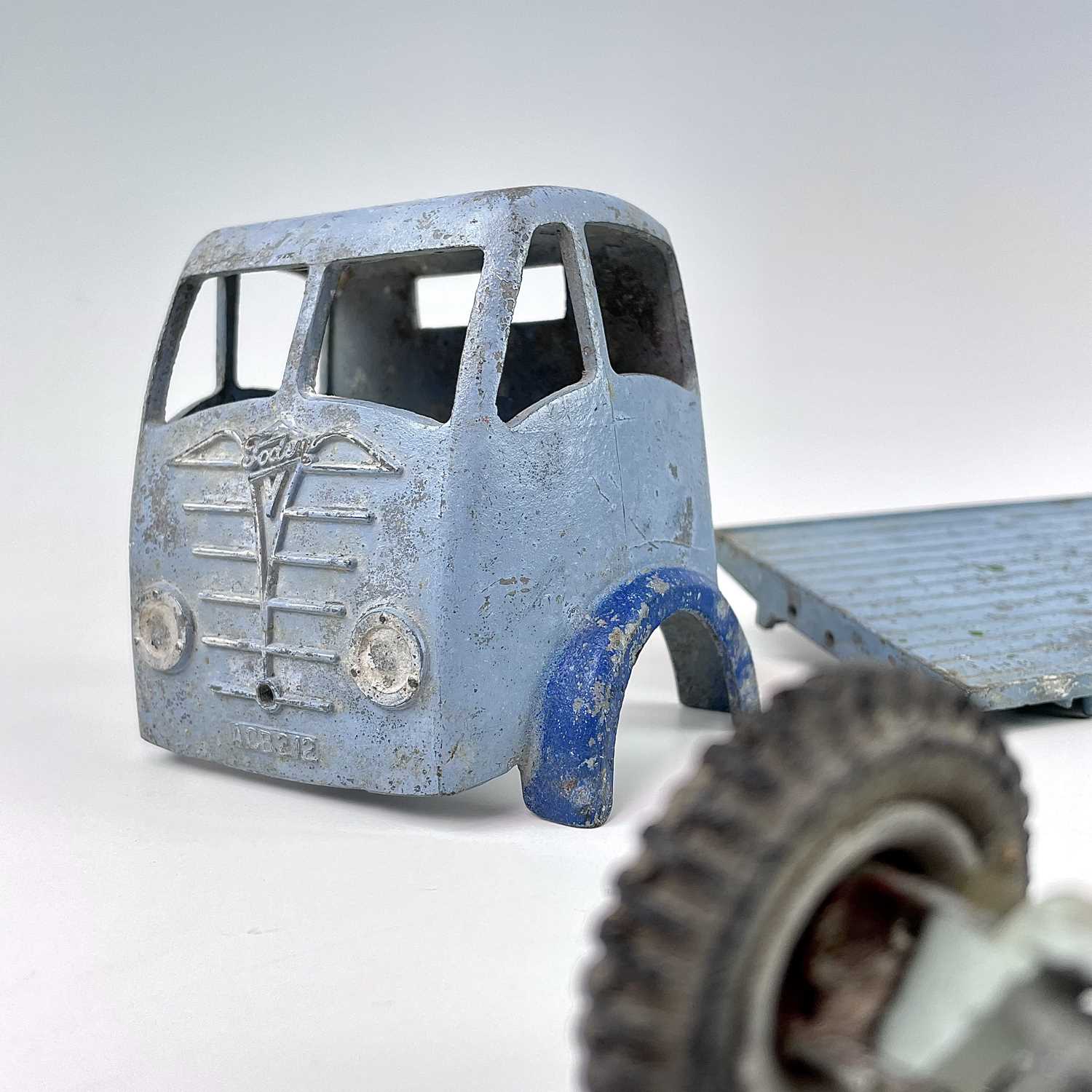 Lot 629 - Shackleton Foden Flatbed Lorry. A Shackleton