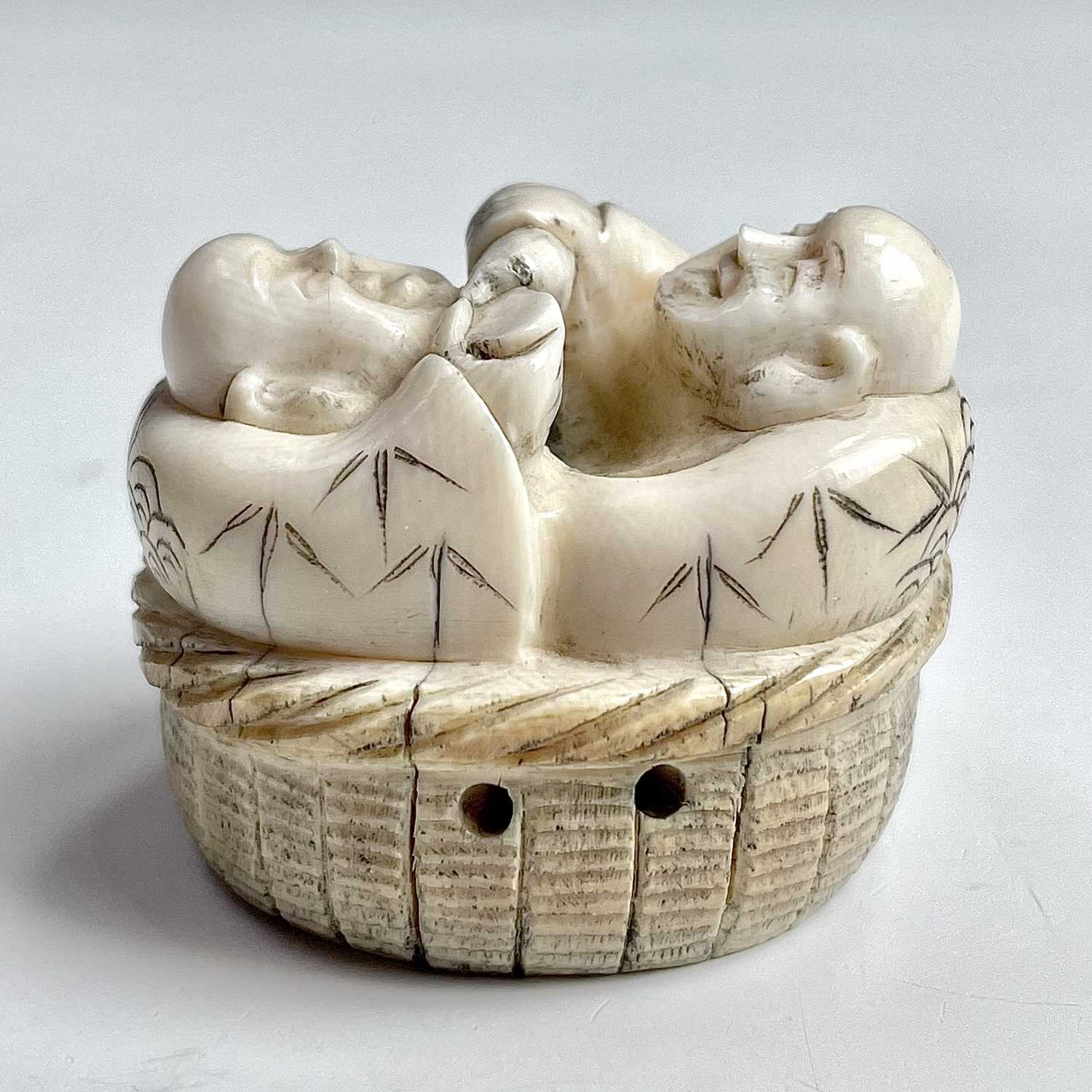 Lot 554 - A Japanese ivory netsuke of two figures with