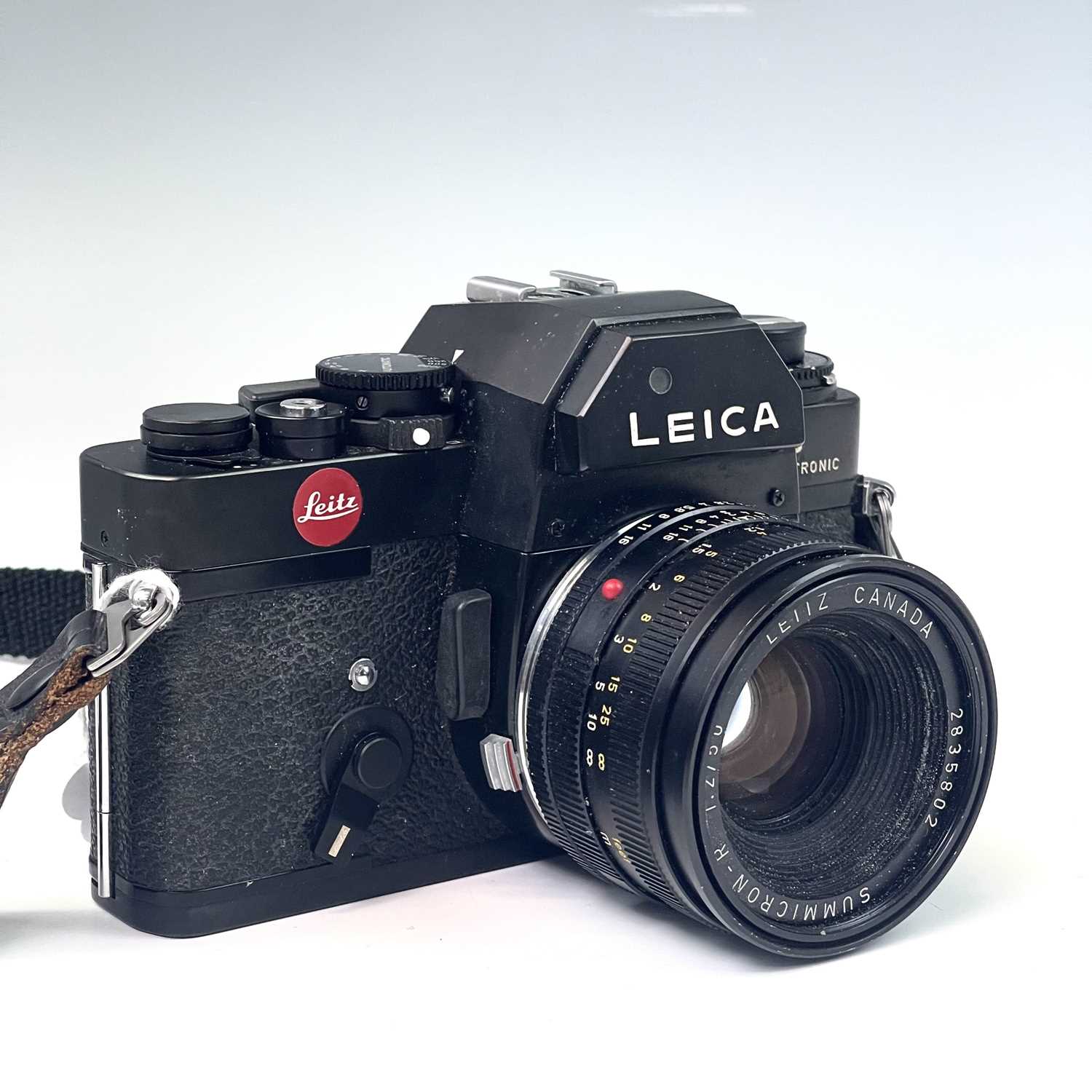 Lot 135 - A Leica R3 electronic SLR camera, serial