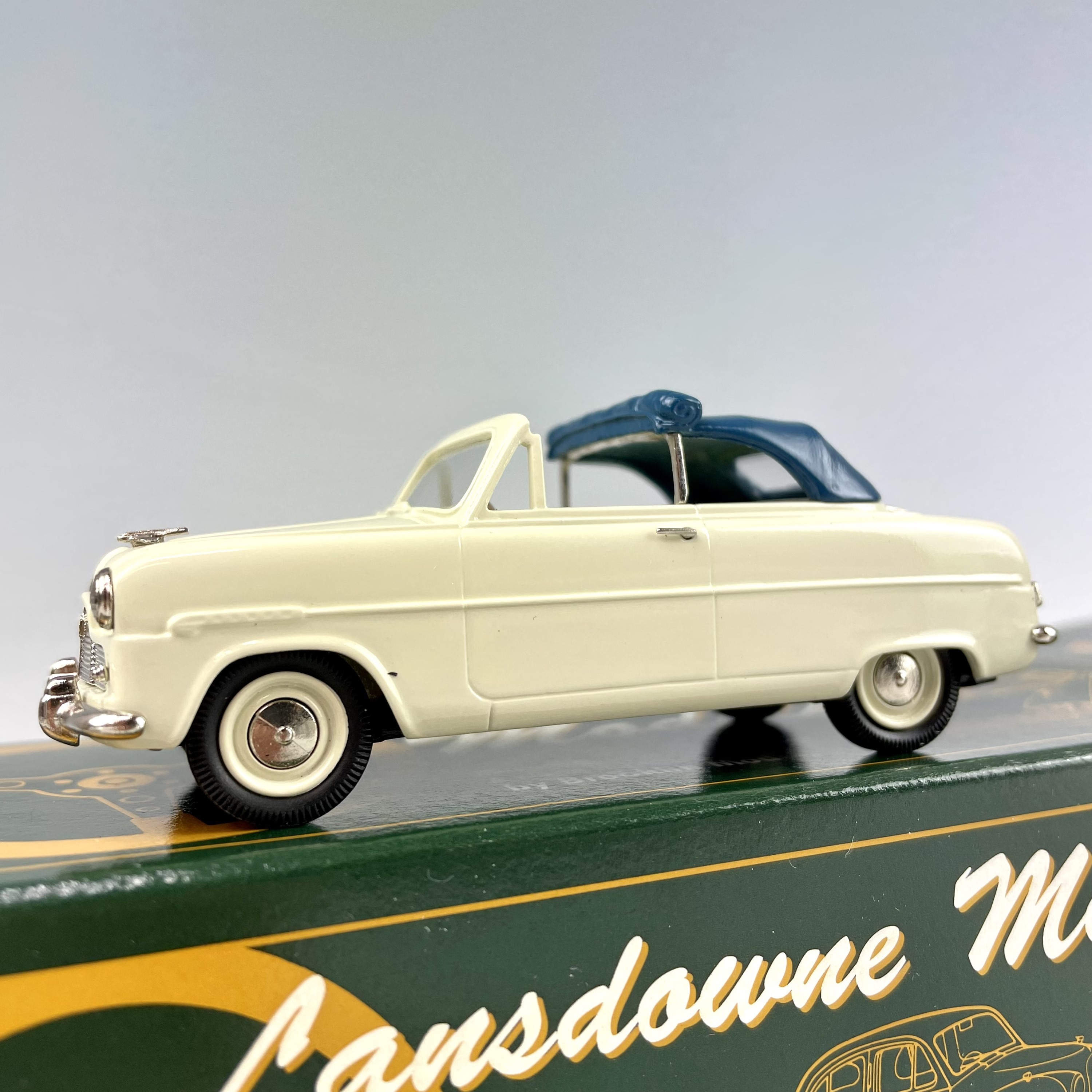 Lot 688 - Lansdowne Models 1:43 Scale. 1956 Ford