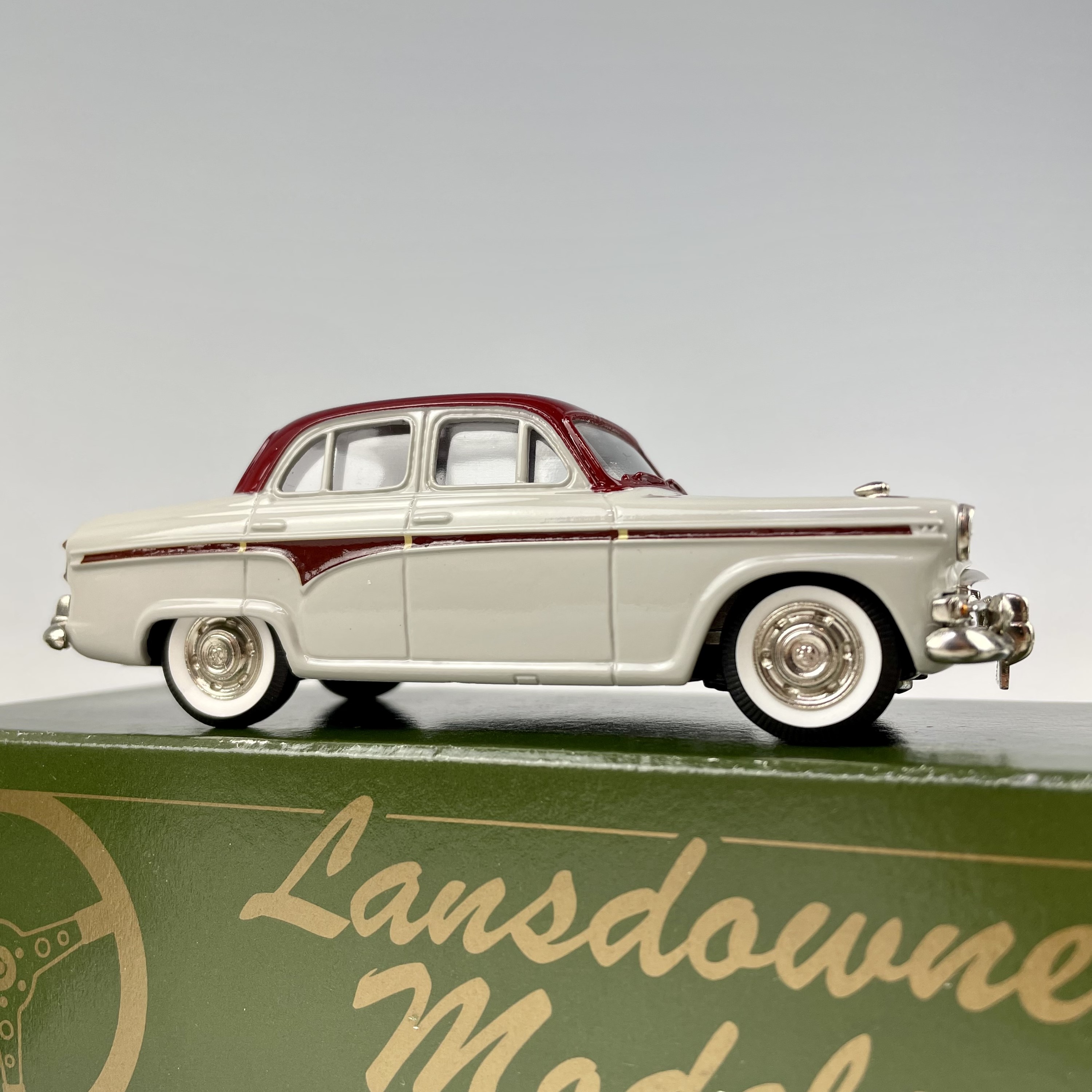 Lot 696 - Lansdowne Models 1:43 Scale. 1958 Austin