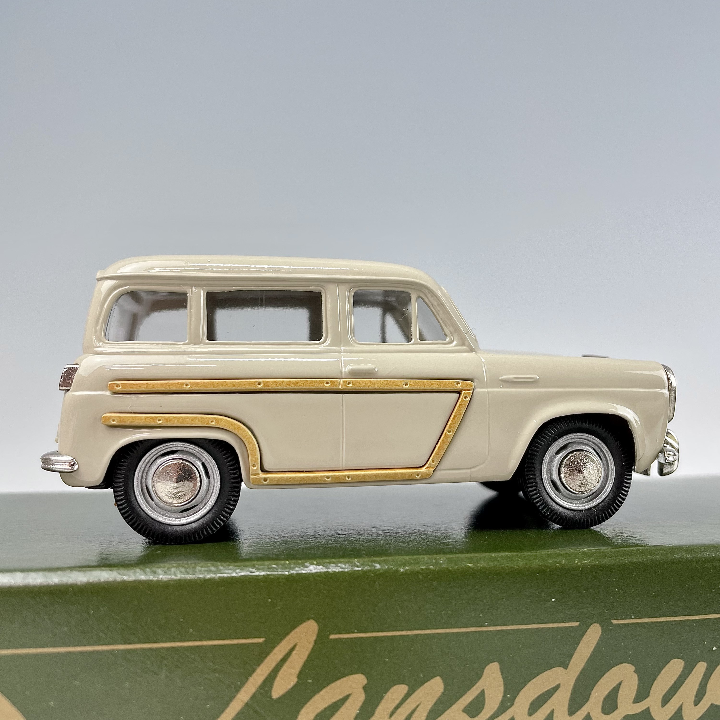 Lot 699 - Lansdowne Models 1:43 Scale. 1953 Ford