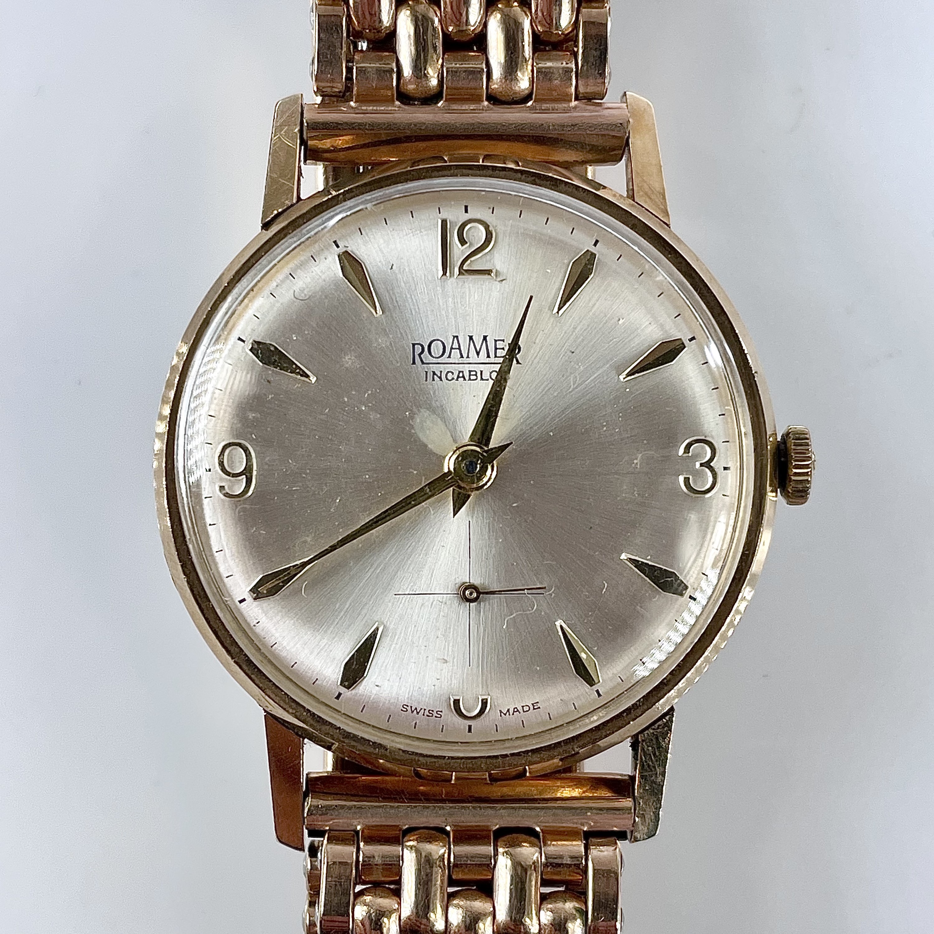 Lot 405 - A 1960's Roamer Incabloc 9ct gold manual