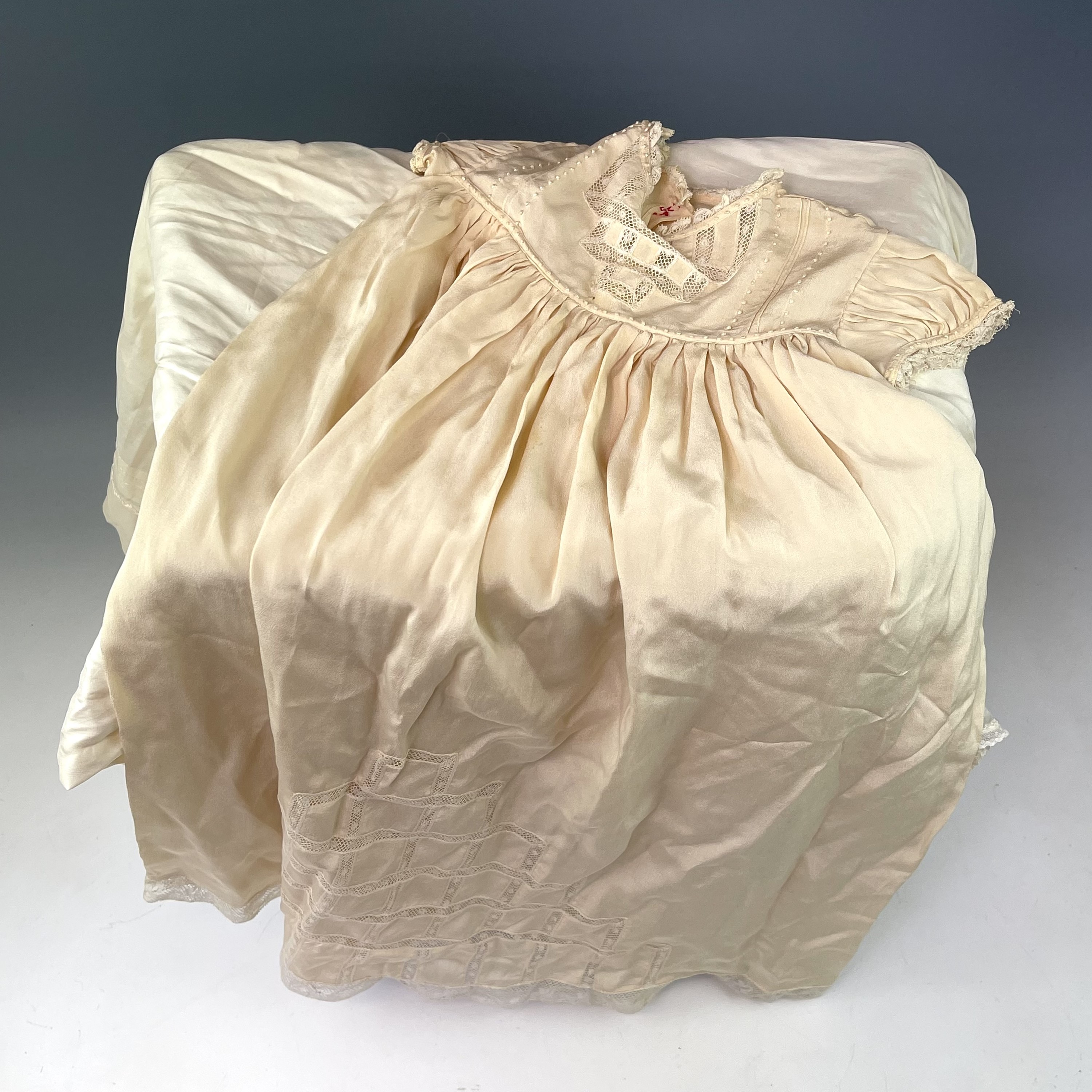 Lot 2806 - A late 19th century girl's muslin nightgown,