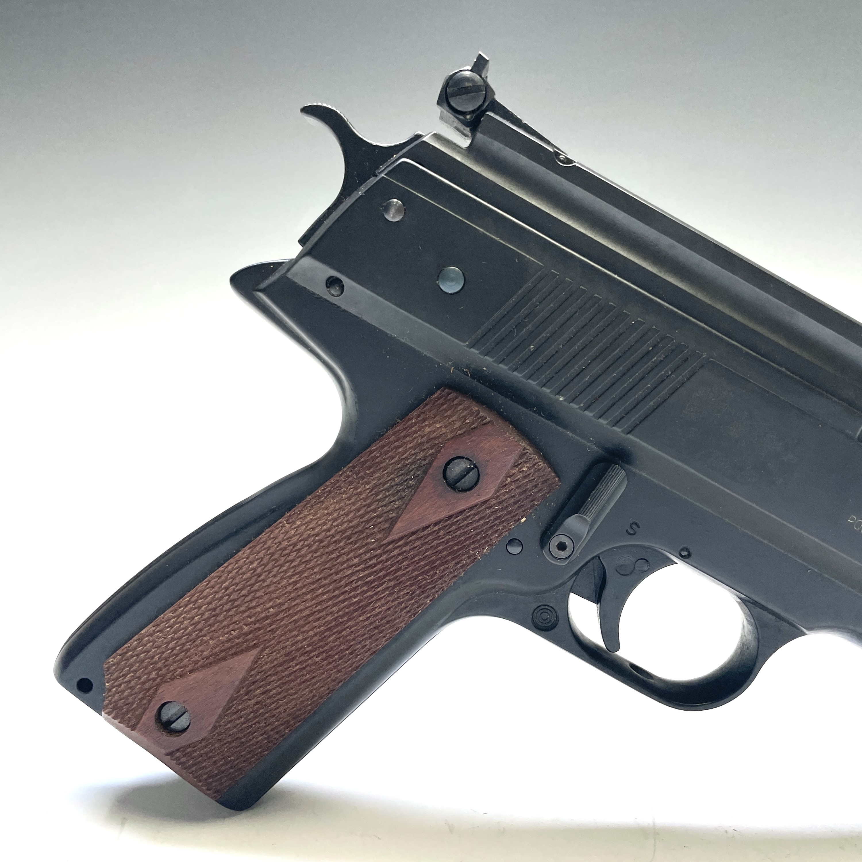 Lot 24 - A Weihrauch HW45 .22 air pistol, serial