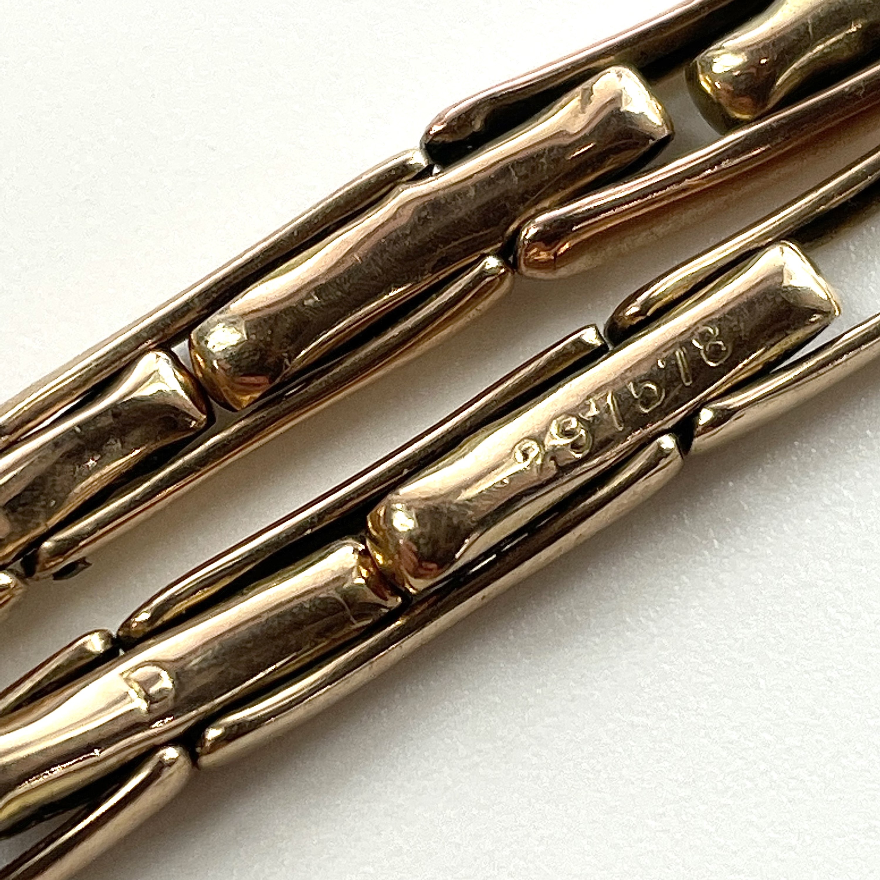 Lot 121 - A 9ct broken expanding bracelet; together