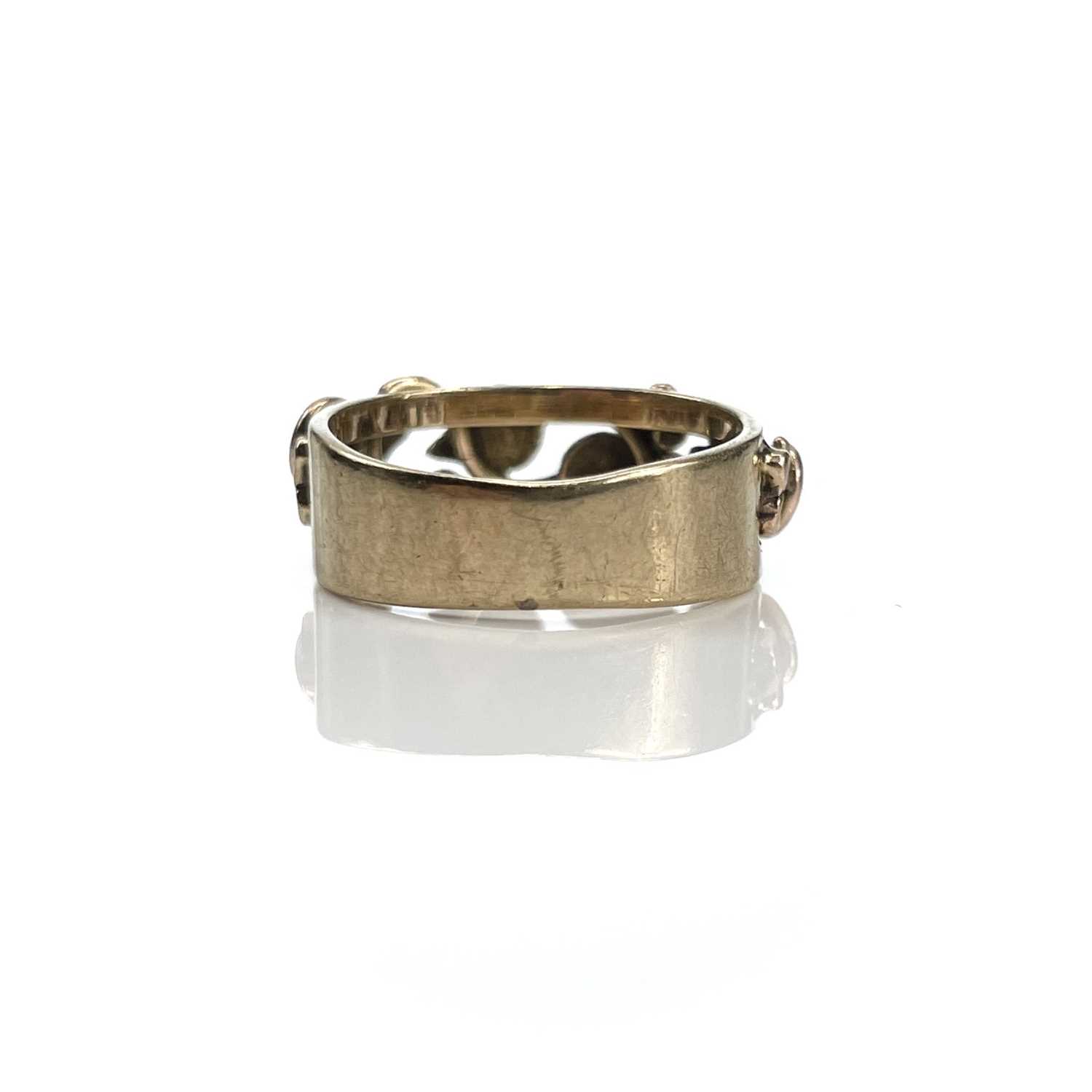 Lot 112 - A 9ct hallmarked gold Welsh Clogau ring,