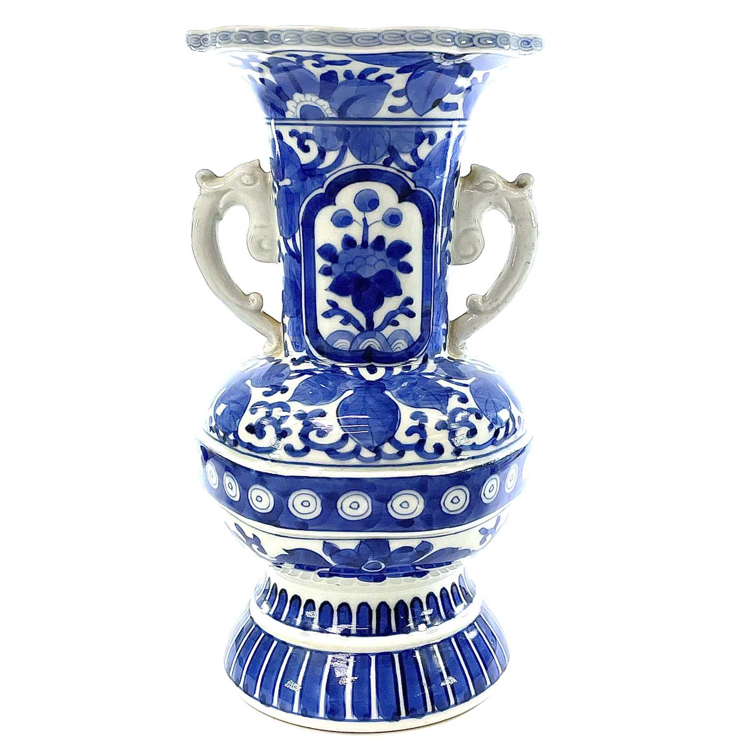 Lot 154 - A Chinese blue and white porcelain vase,