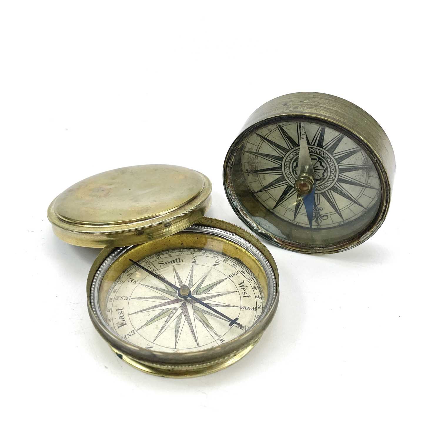 Lot 165 - An early 19th century brass compass with a