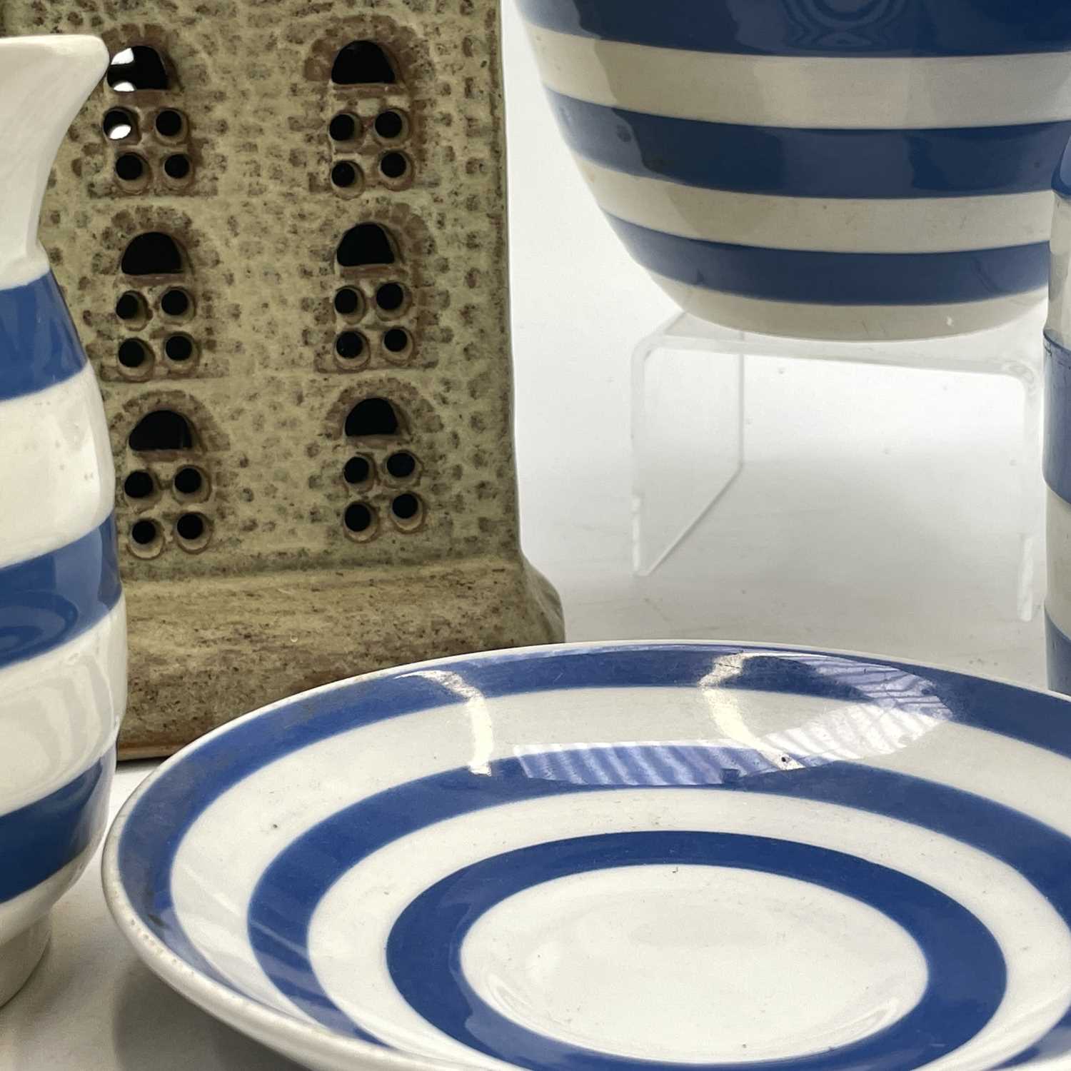 Lot 941 - A T G Green Cornish Kitchen Ware Currants