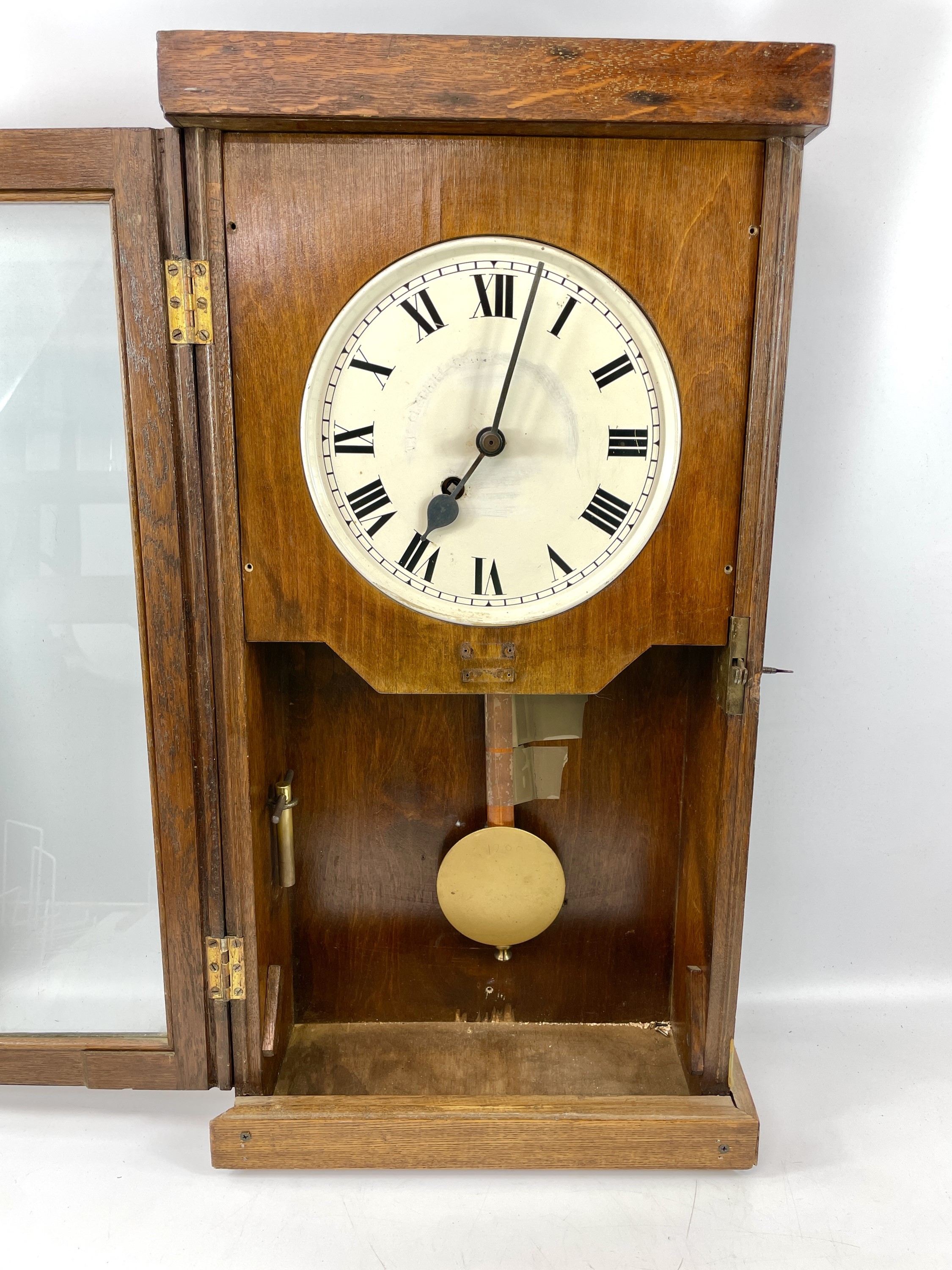 Lot 1711 - A Gledhill-Brook oak case glazed time