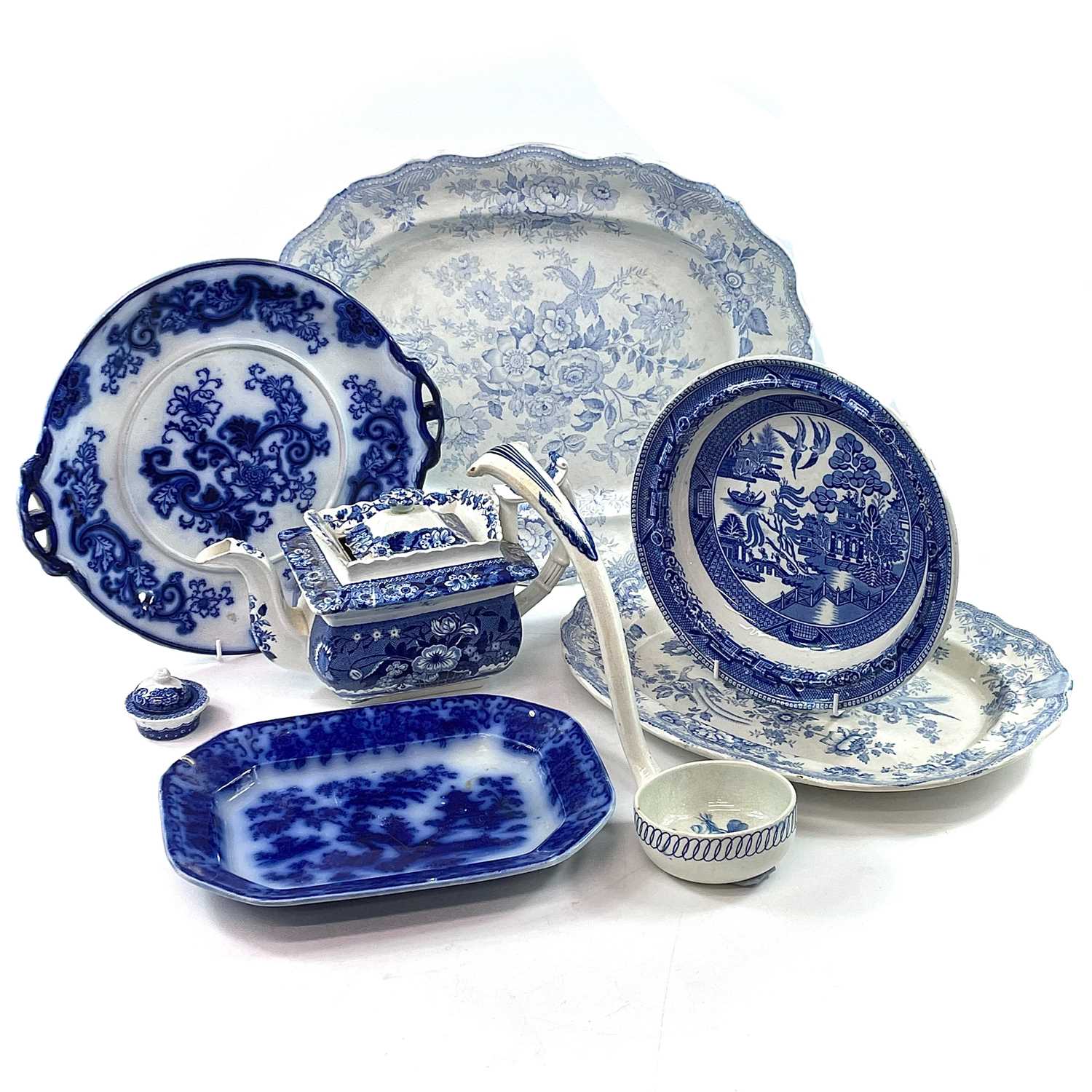 Lot 69 - A Wedgwood pearlware ladle, with blue painted