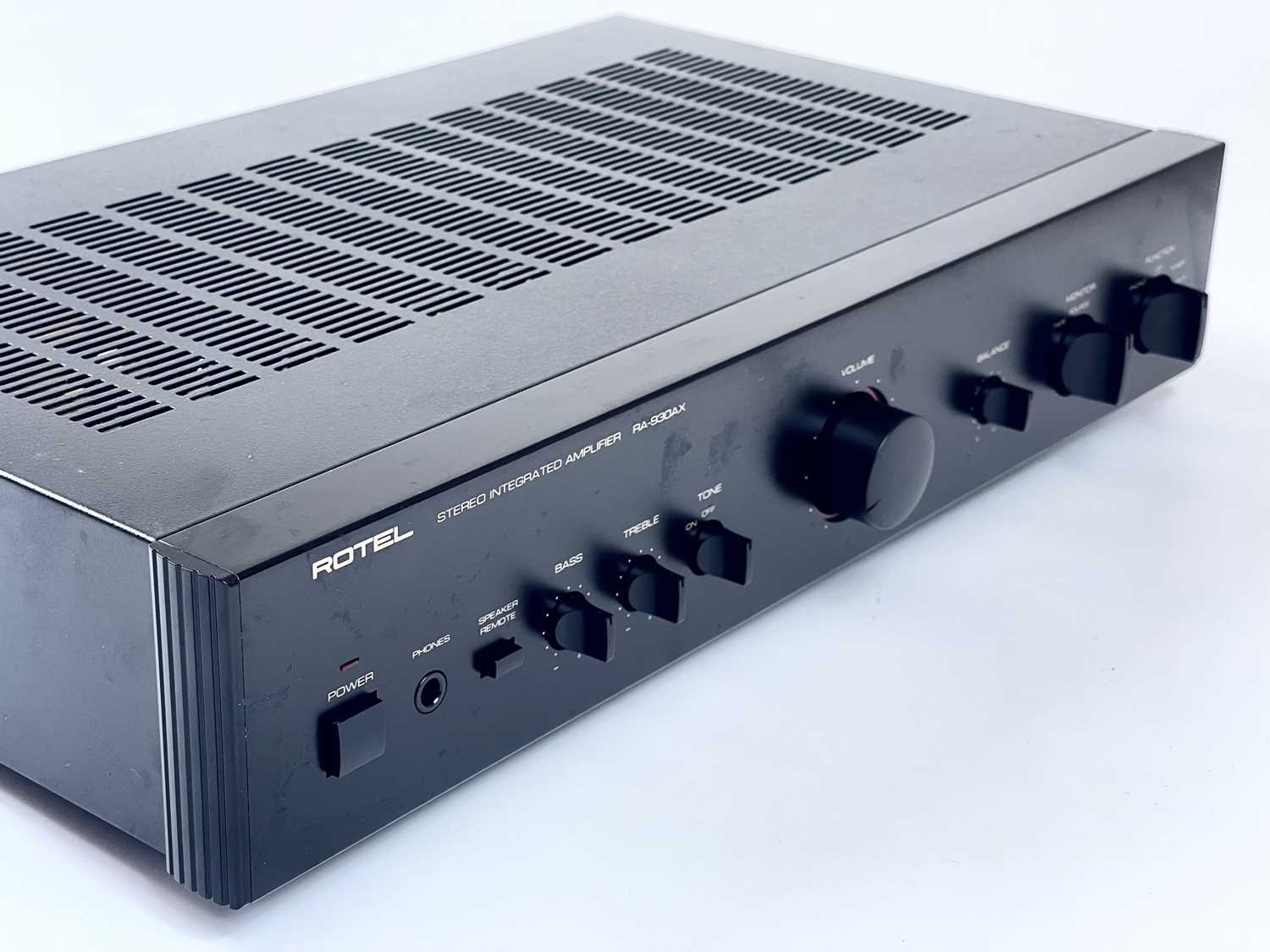 Lot 55 - A 'Rotel' RA-930AX stereo integrated