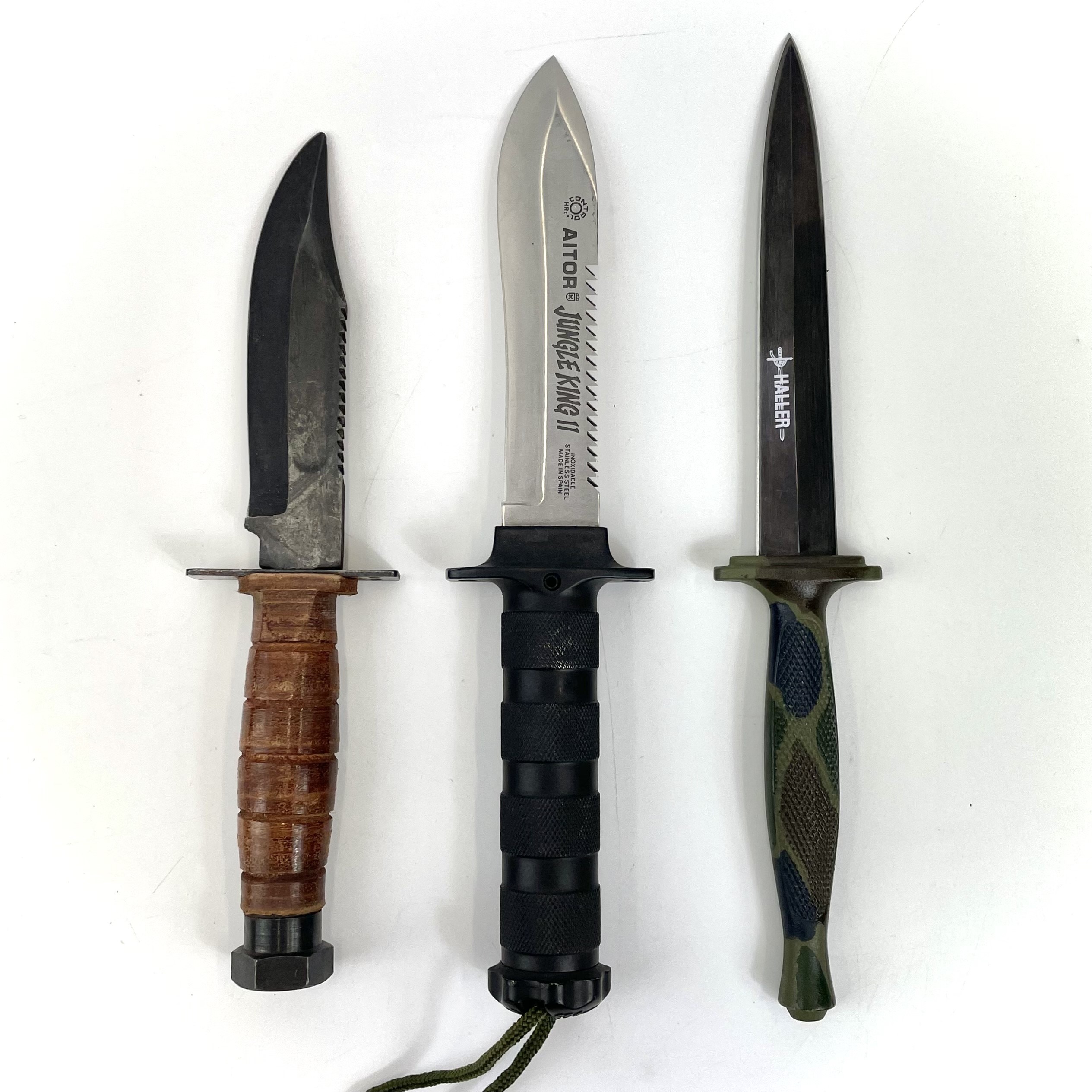 Lot 207 - A US style special forces dagger, the blade