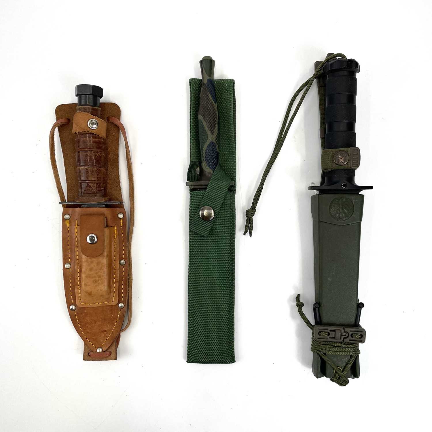 Lot 207 - A US style special forces dagger, the blade