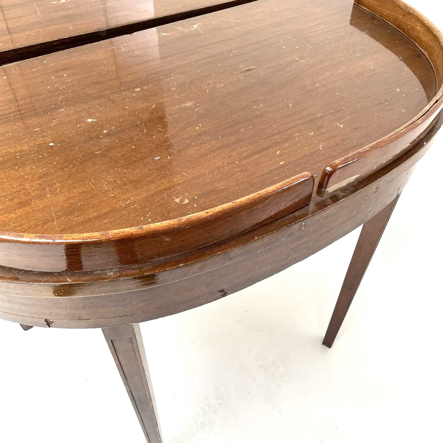 Lot 1906 - A mahogany ship's dining table.