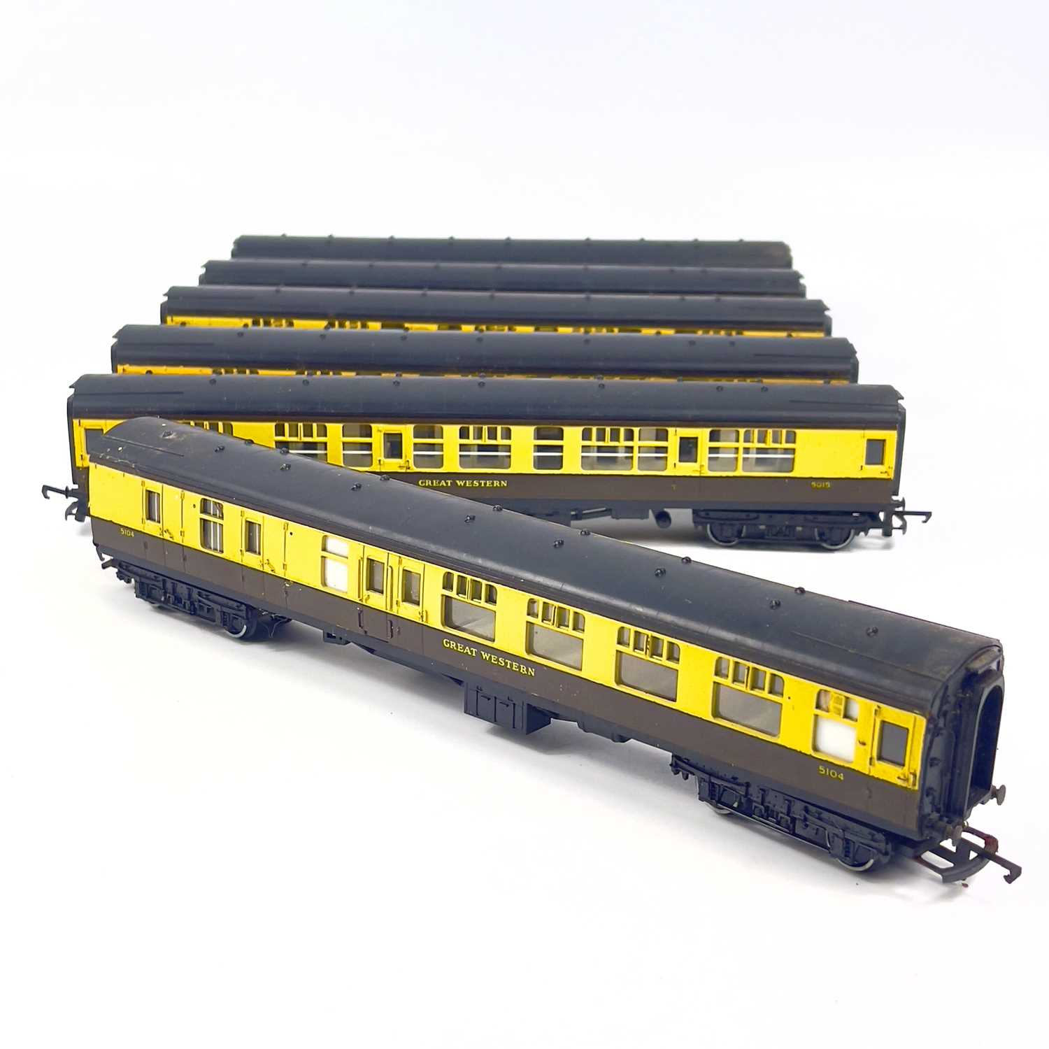 Lot 614 - Hornby Great Western 00 Gauge Chocolate