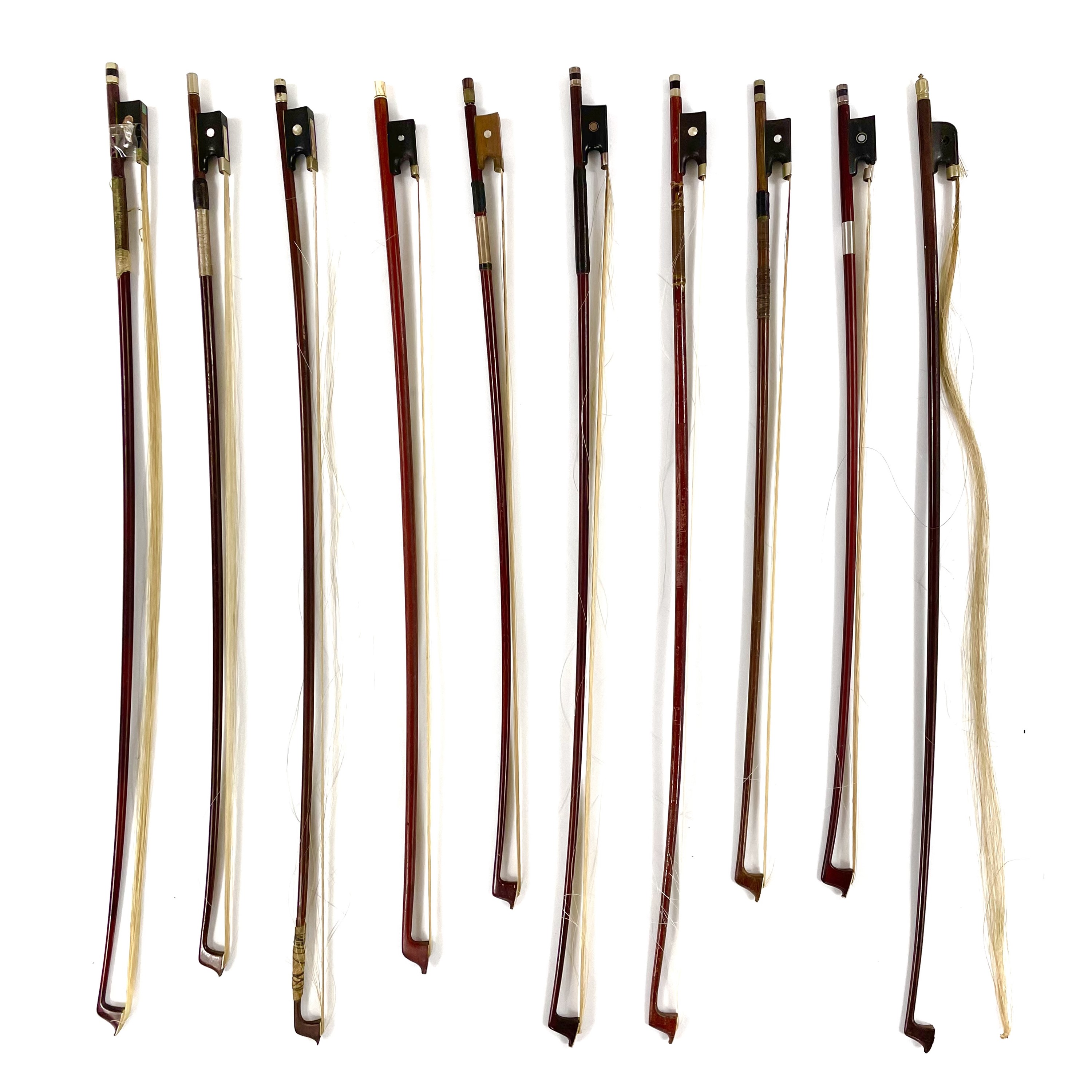 Lot 292 - An assortment of ten bows