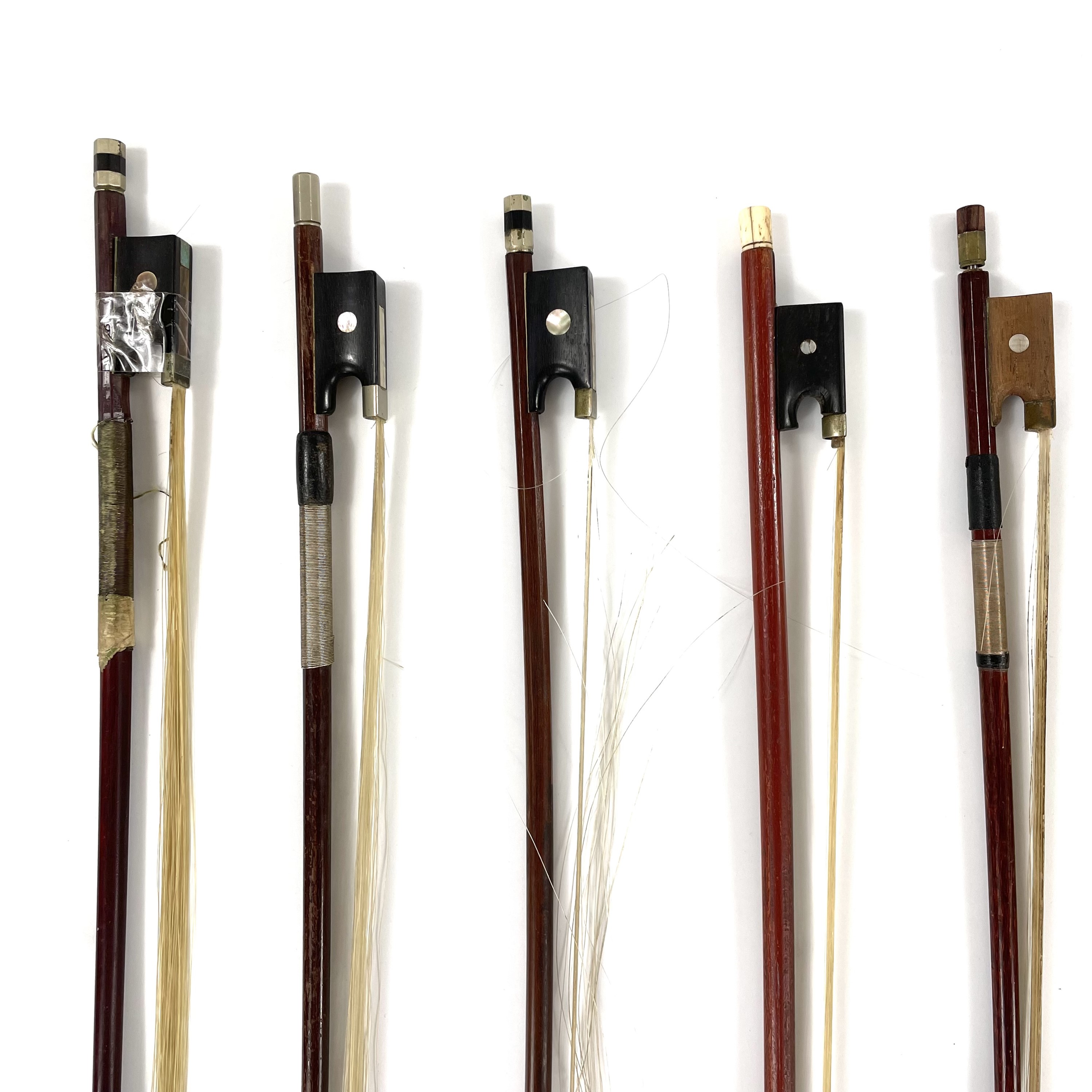 Lot 292 - An assortment of ten bows