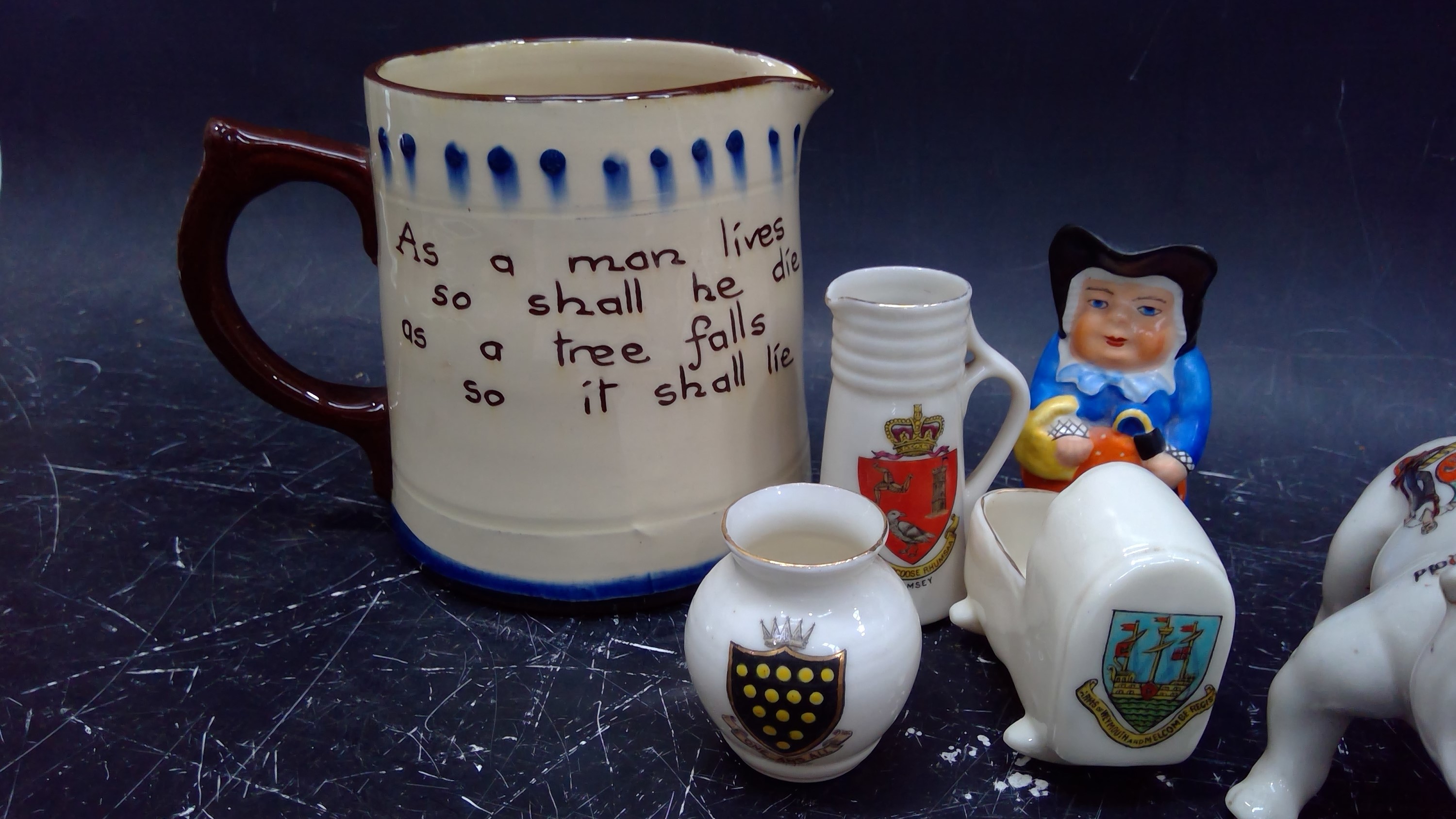 Lot 23 - A small collection of crested ware a