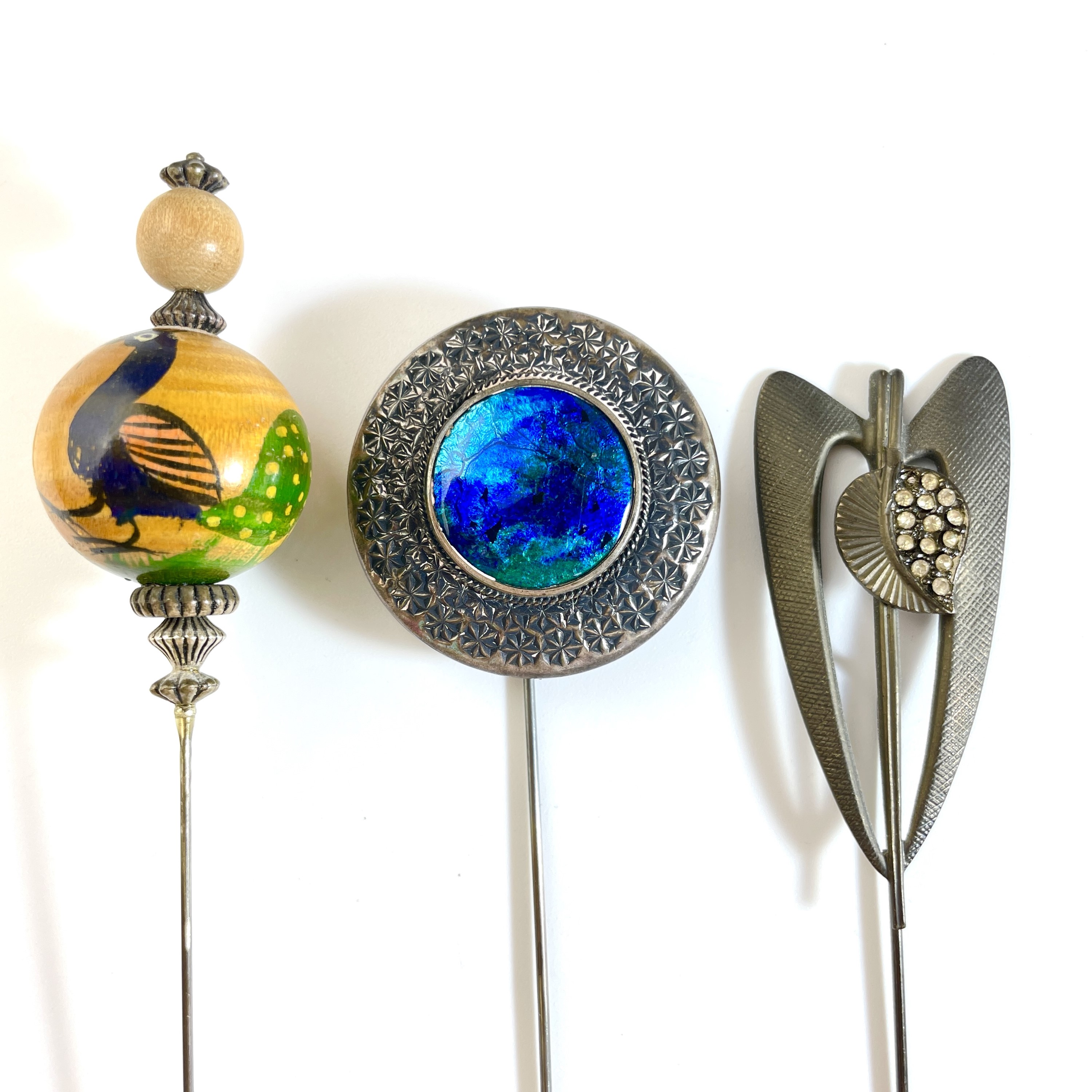 Lot 420 - An early 20th century silver and enamel hat