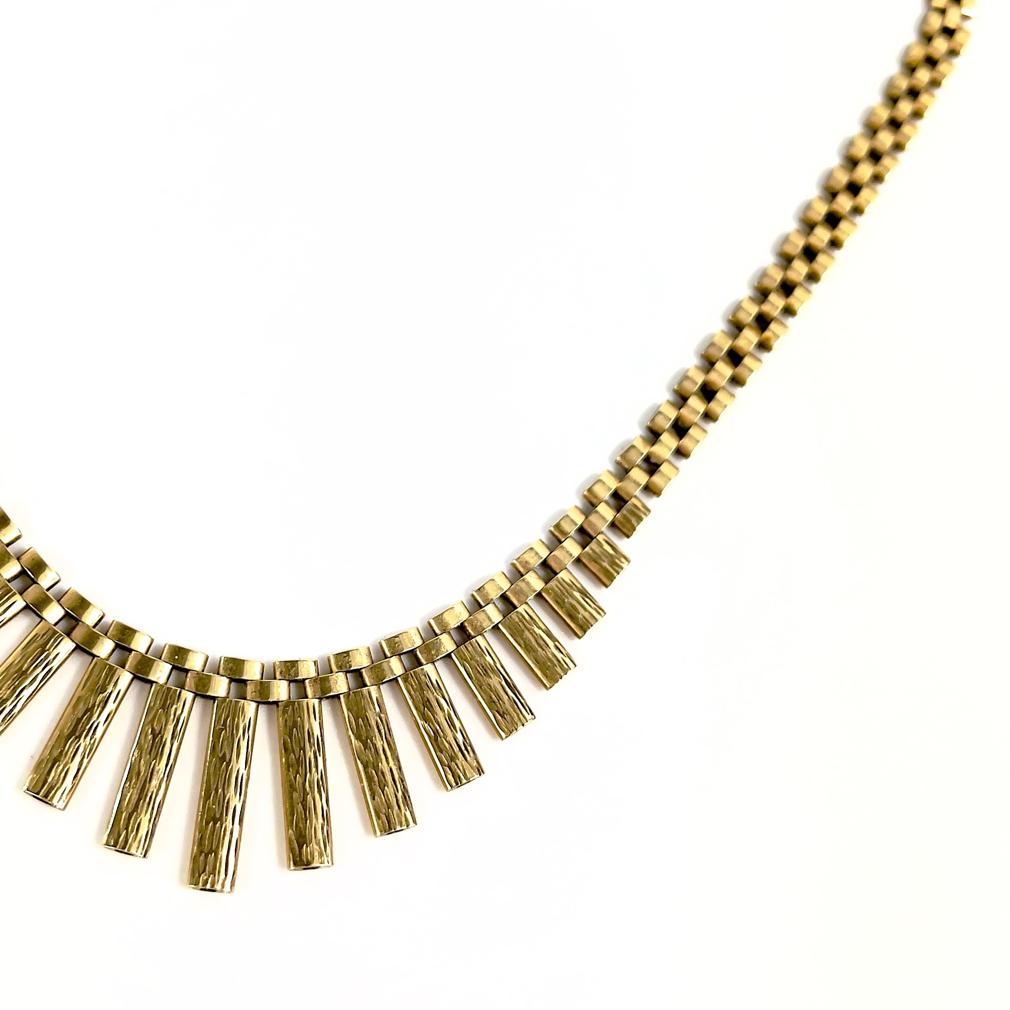 Lot 336 - A modern 9ct hallmarked gold fringe necklace.