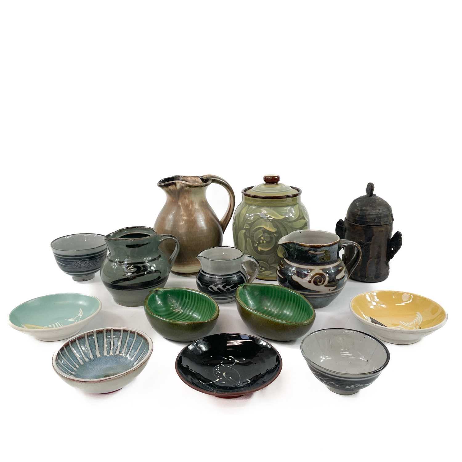 Lot 841 - A collection of studio pottery.