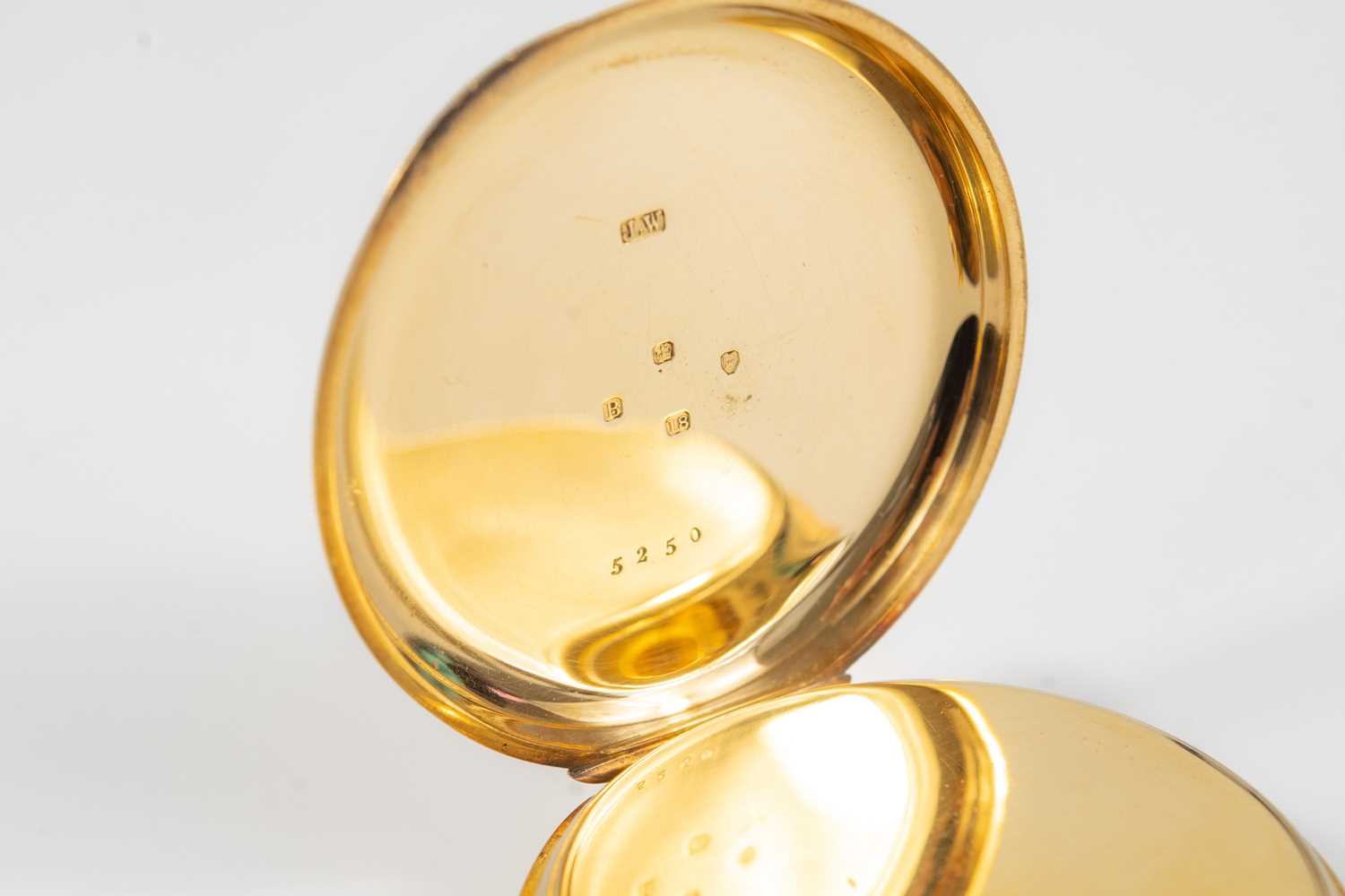 Lot 32 - A Victorian 18ct gold open face crown wind