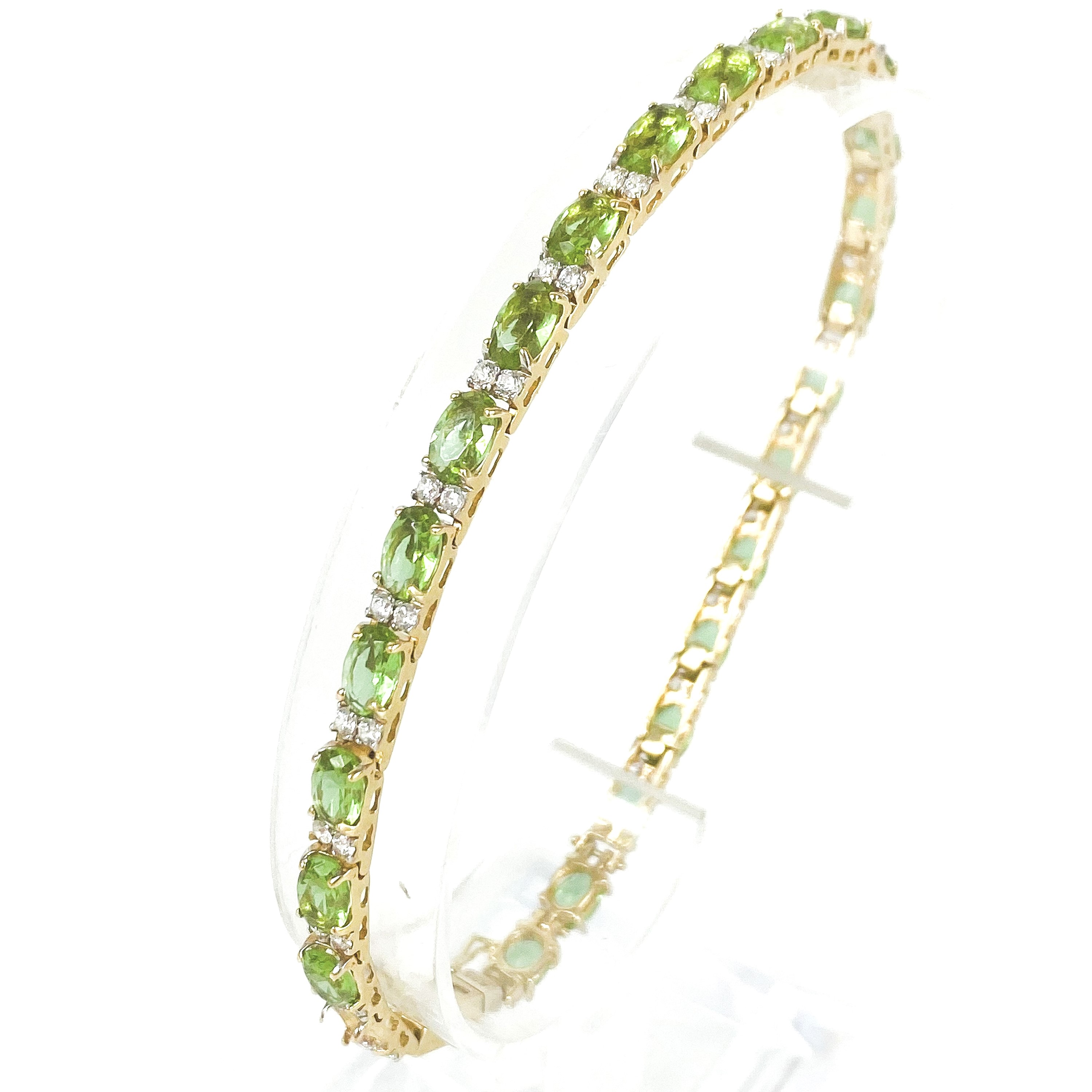 Lot 169 - A contemporary 14ct zultanite and white