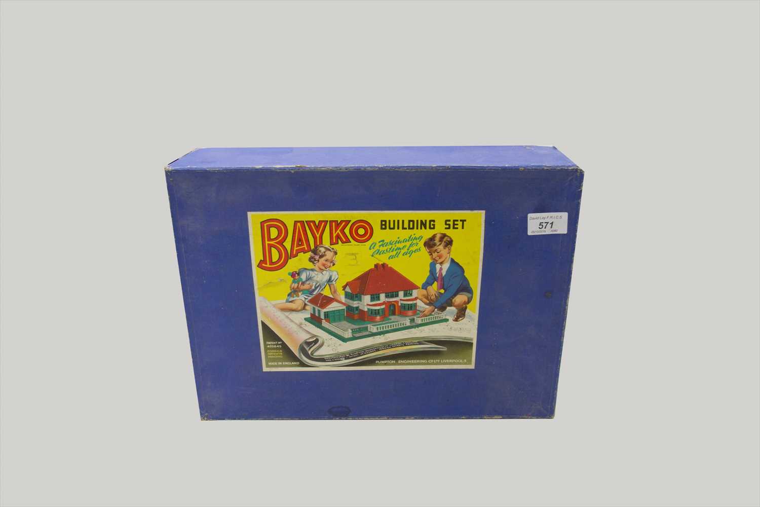 Lot 571 - Bayko. A boxed Bayko building set No. 3,