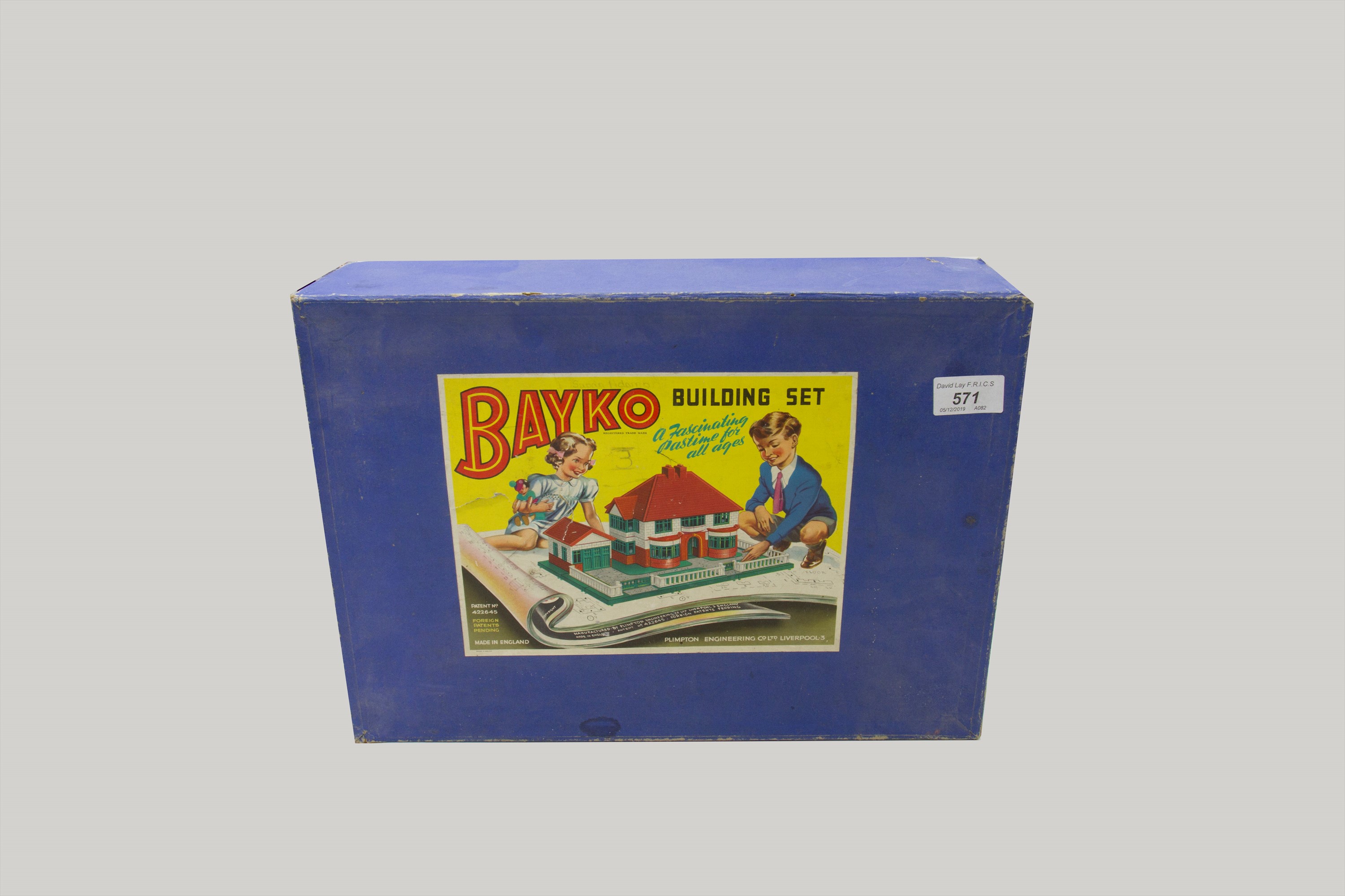 Lot 571 - Bayko. A boxed Bayko building set No. 3,