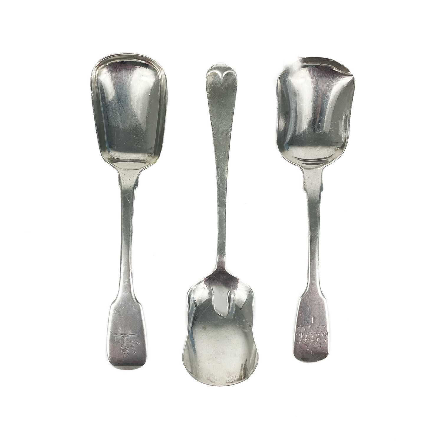 Lot 103 - A George IV silver sugar shovel spoon by