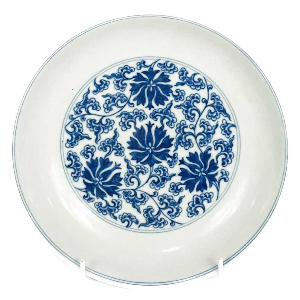 Lot 1267 - A Chinese Ming style blue and white