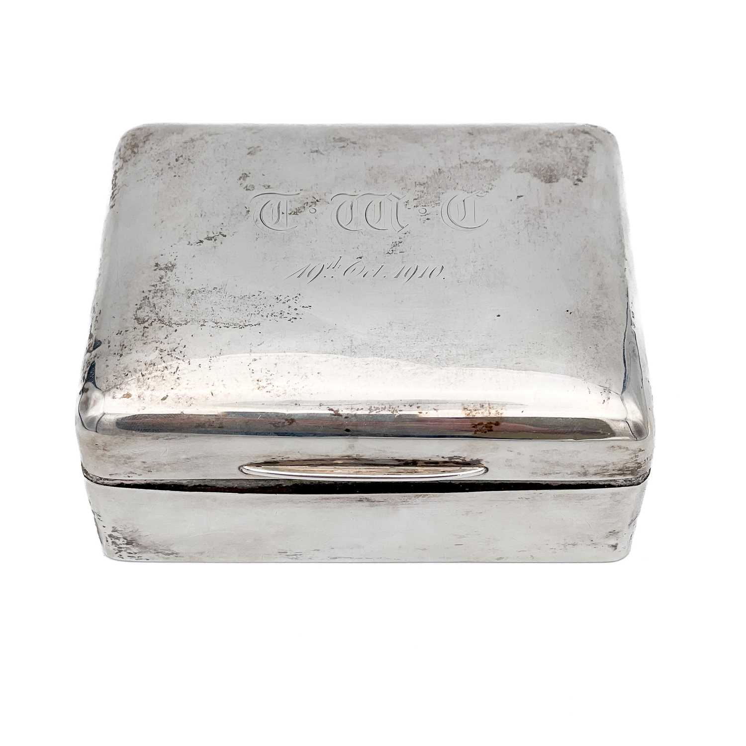 Lot 230 - An Edwardian silver cigarette box by William