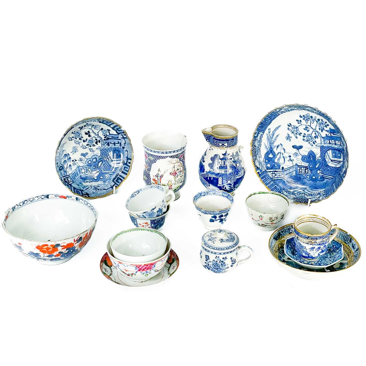 Lot 300 - Sixteen various items of Chinese porcelain,