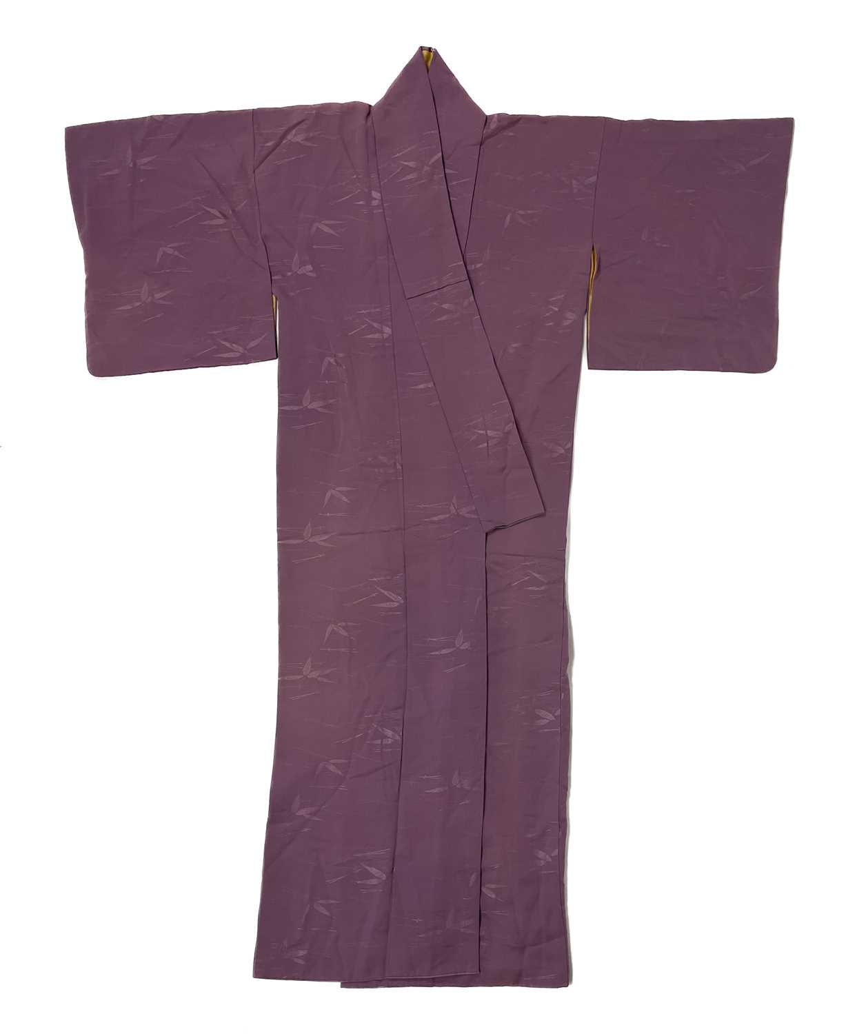 Lot 363 - A Japanese mauve silk leaf decorated kimono,