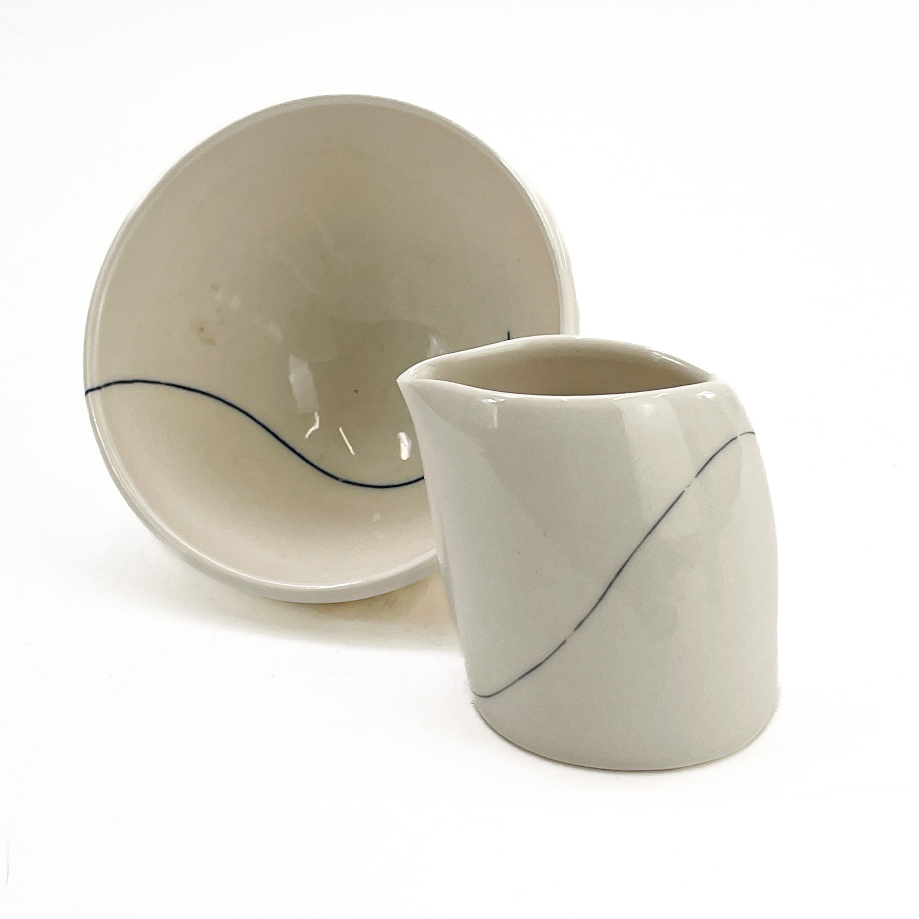 Lot 873 - A studio porcelain bowl with blue string