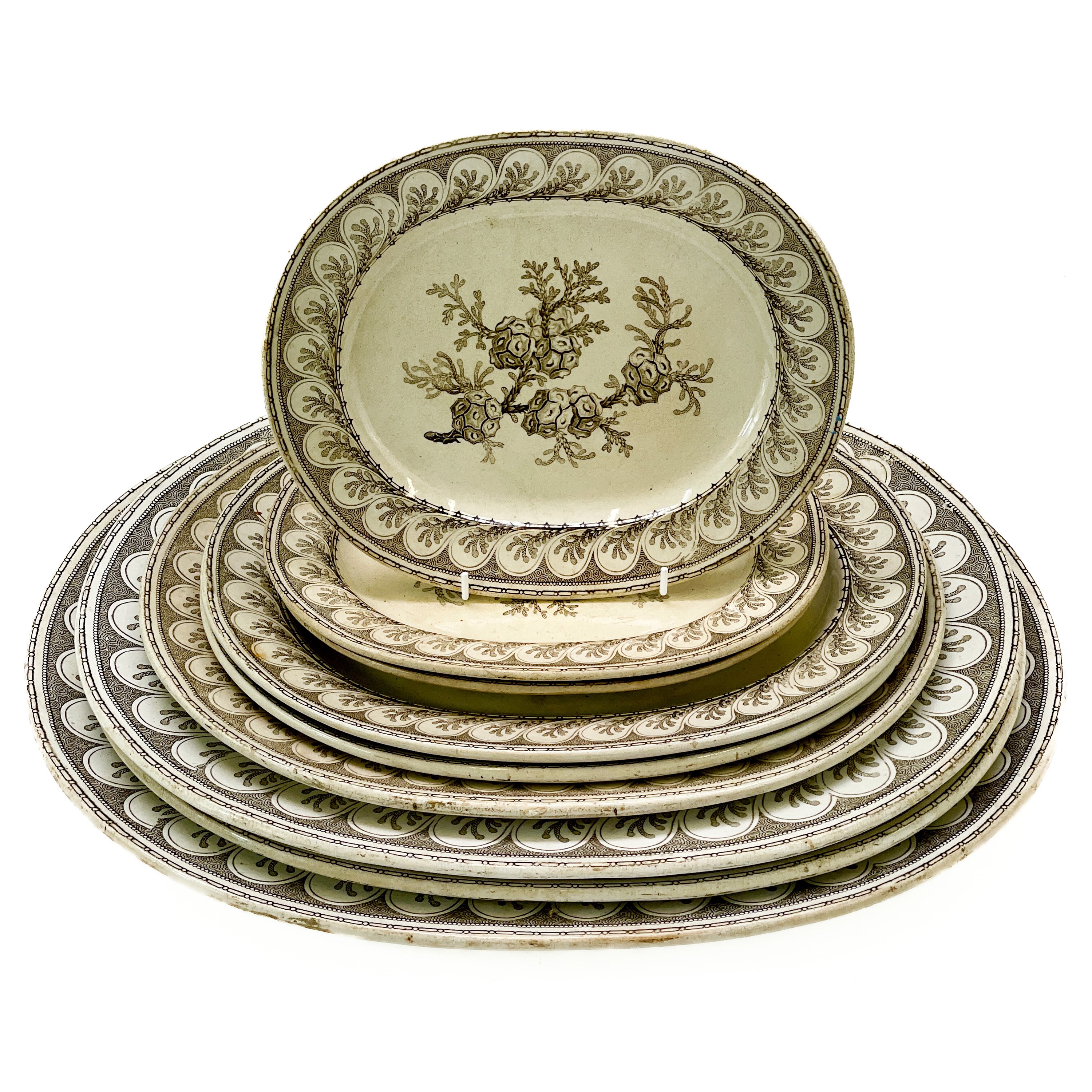 Lot 823 - A graduated set of nine Victorian meat
