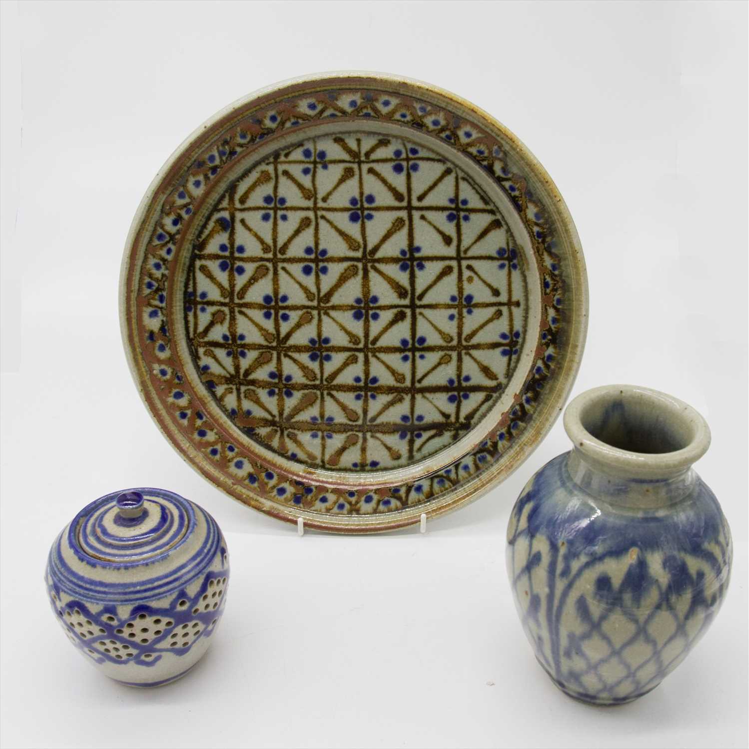 Lot 1458 - A Nic Harrison (b.1949) stoneware plate