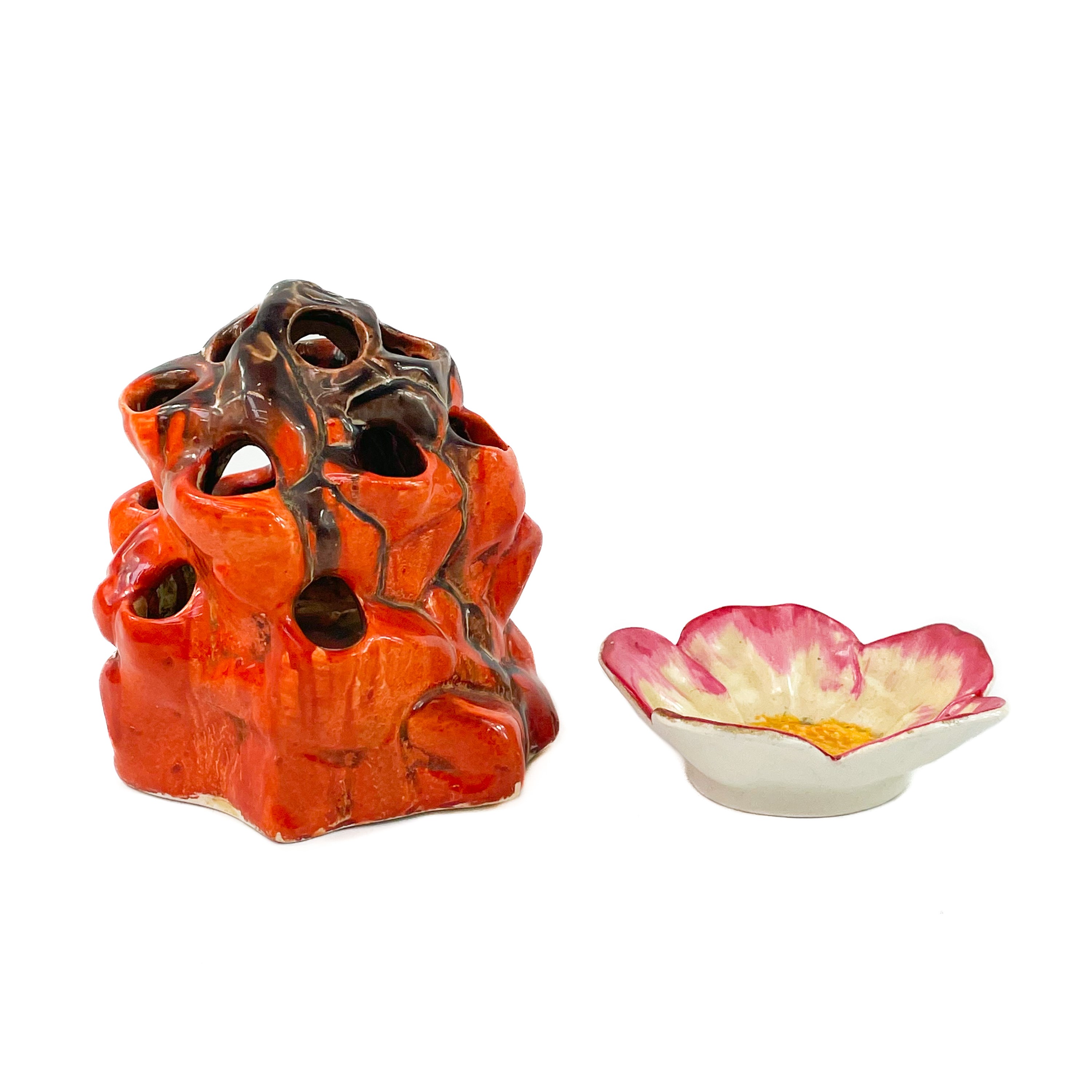 Lot 555 - A Clarice Cliff pin dish modelled as a