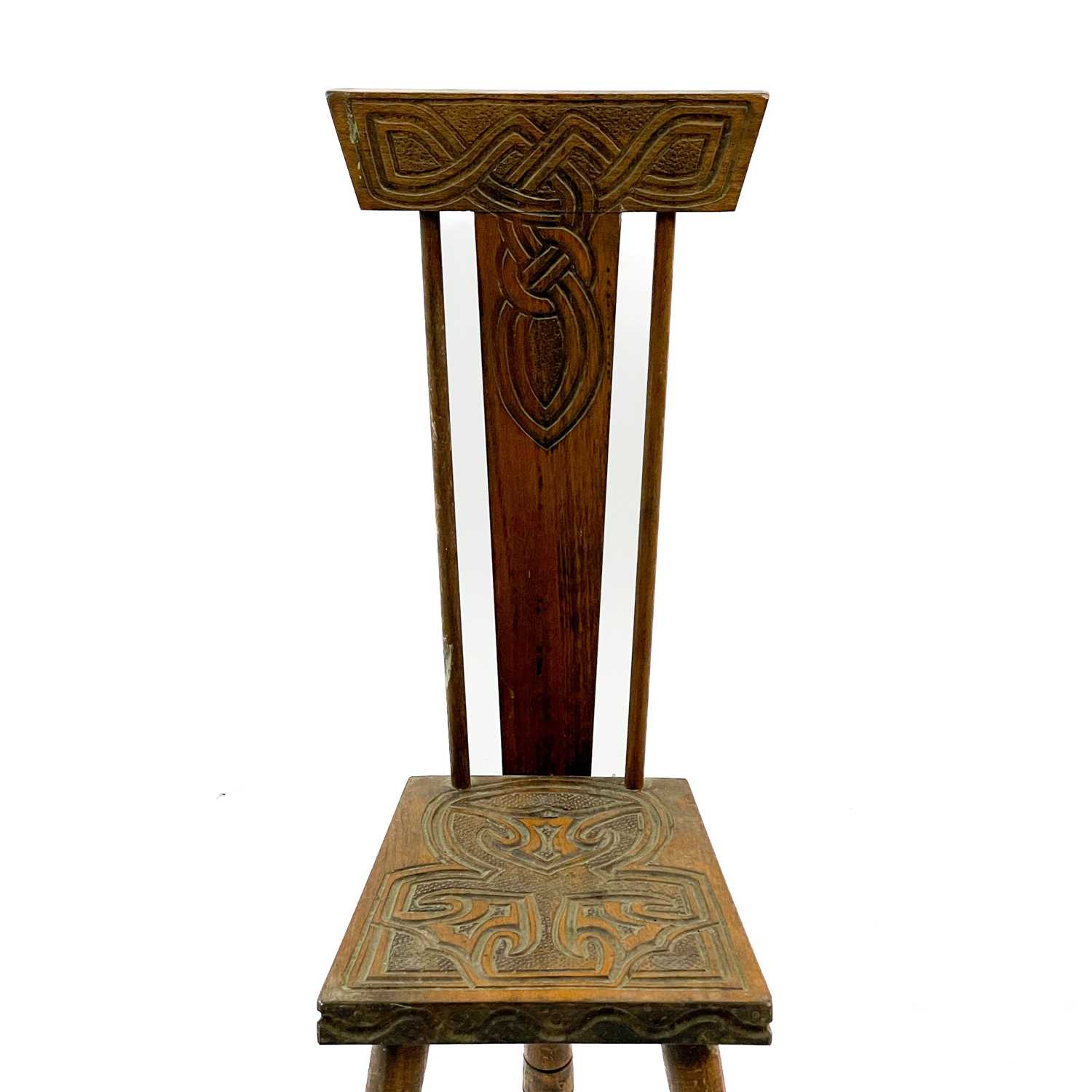 Lot 433 - Ben Setter, Totnes A carved beech spinning