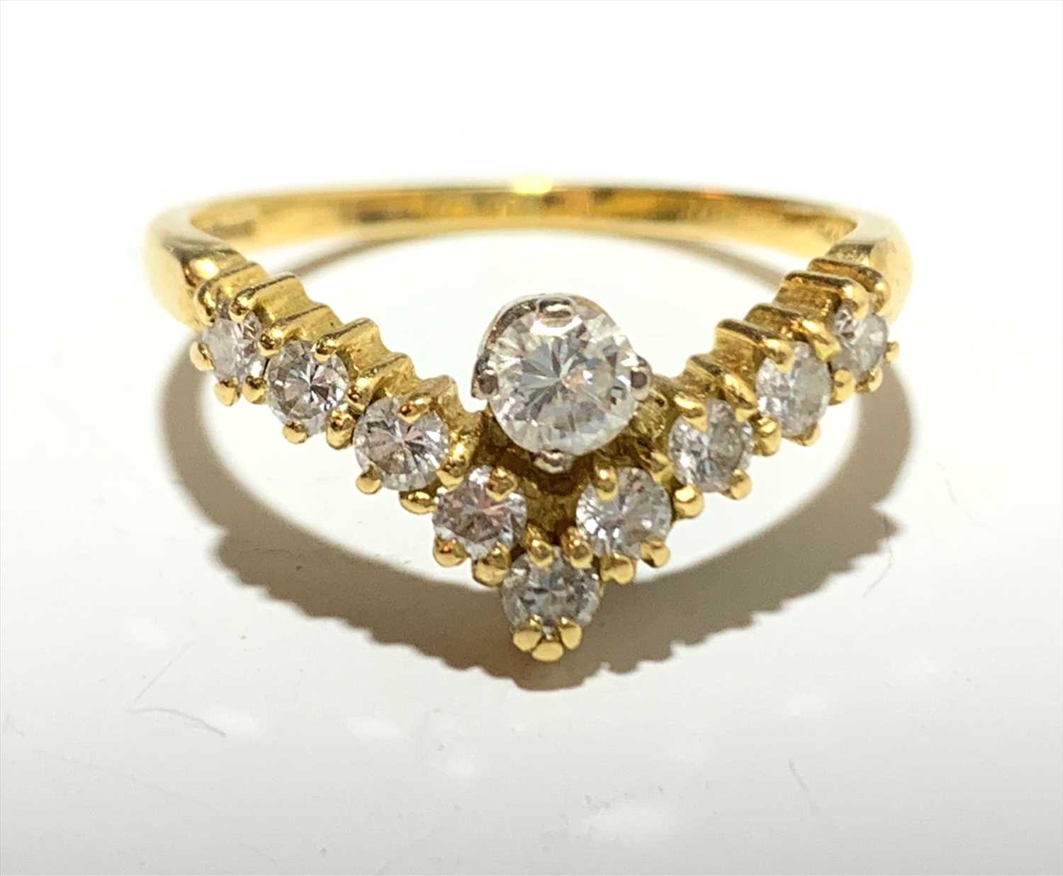 Lot 2577 - An 18ct gold wishbone ring set with