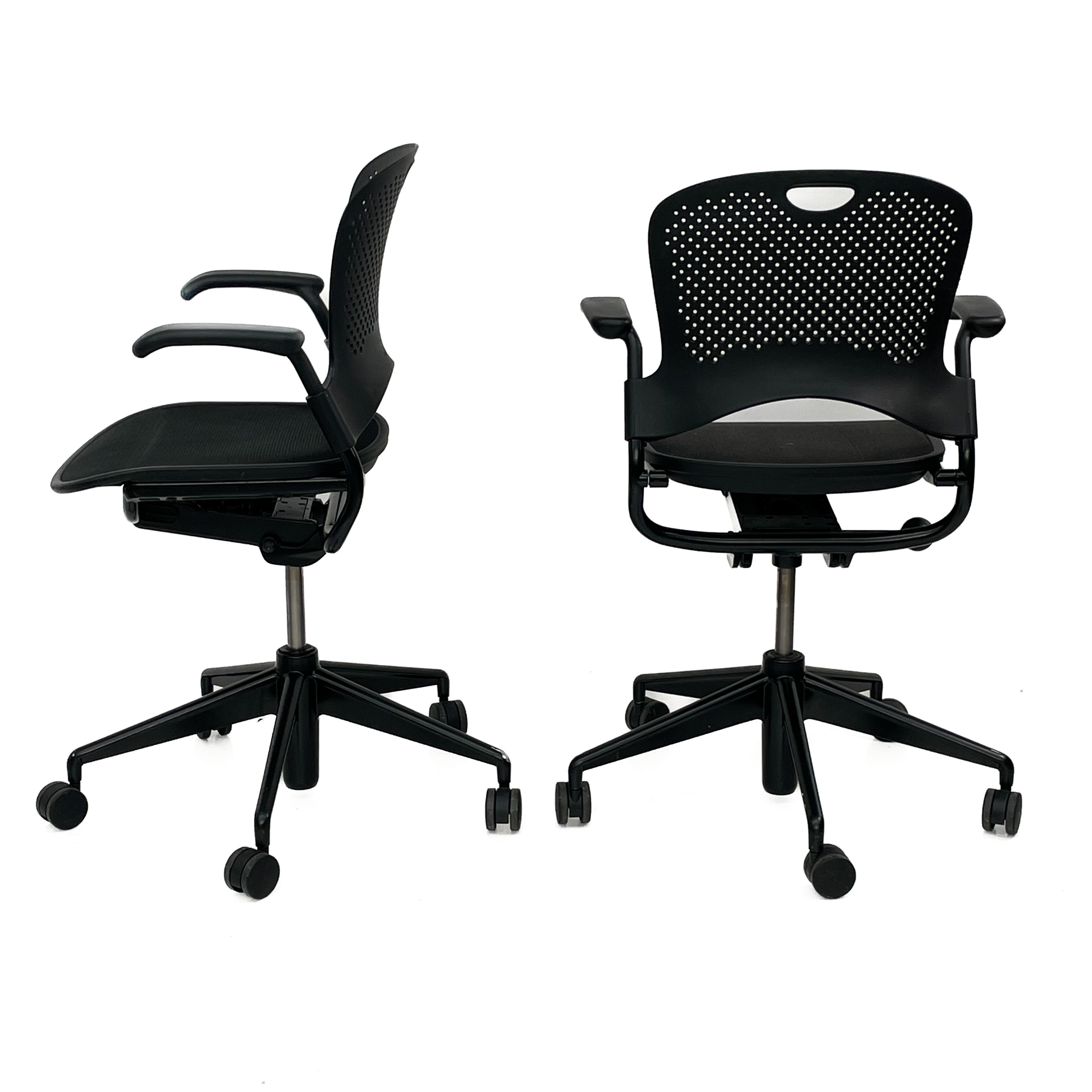 Lot 482 - A pair of Herman Miller Caper Multipurpose