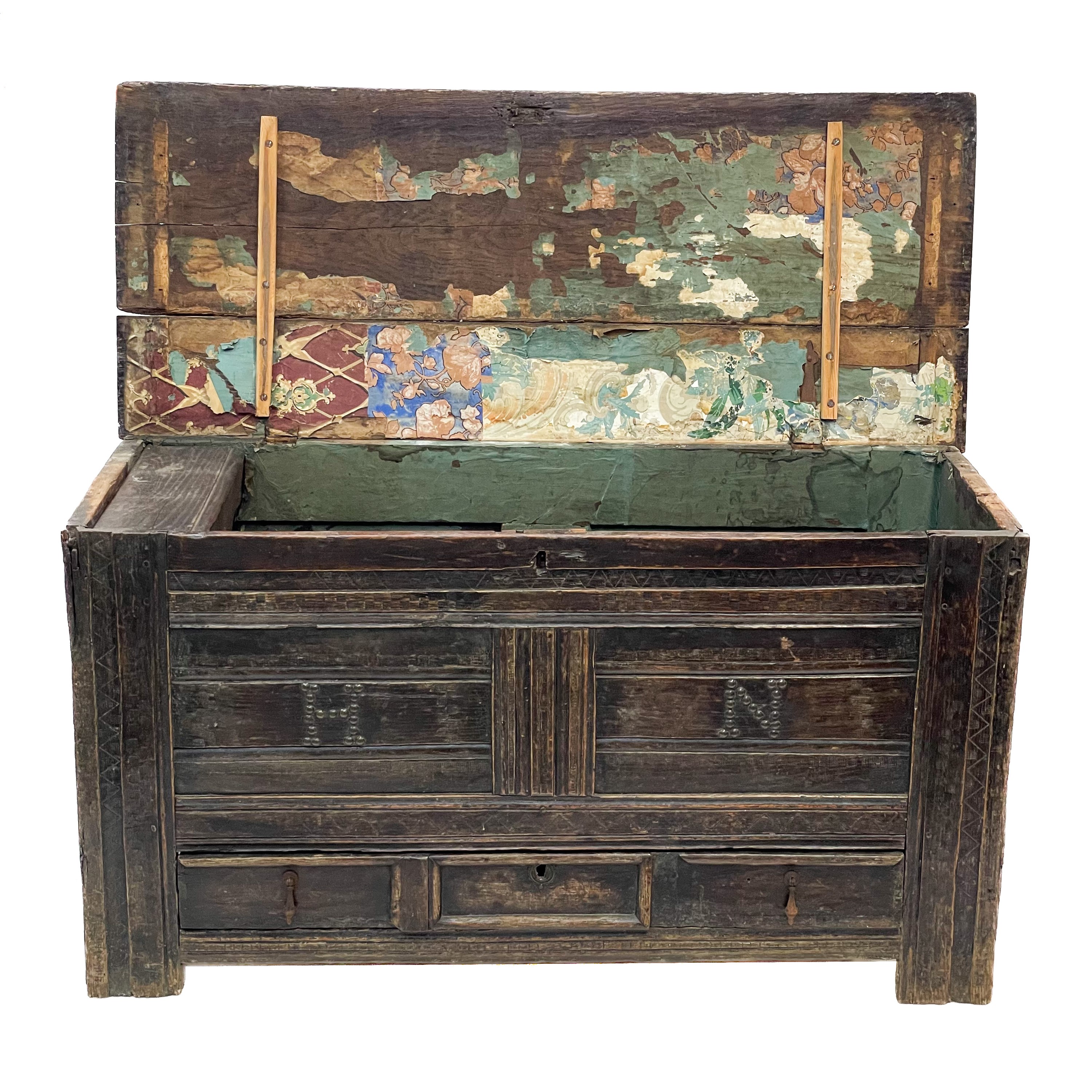 Lot 105 - An 18th century oak mule chest.
