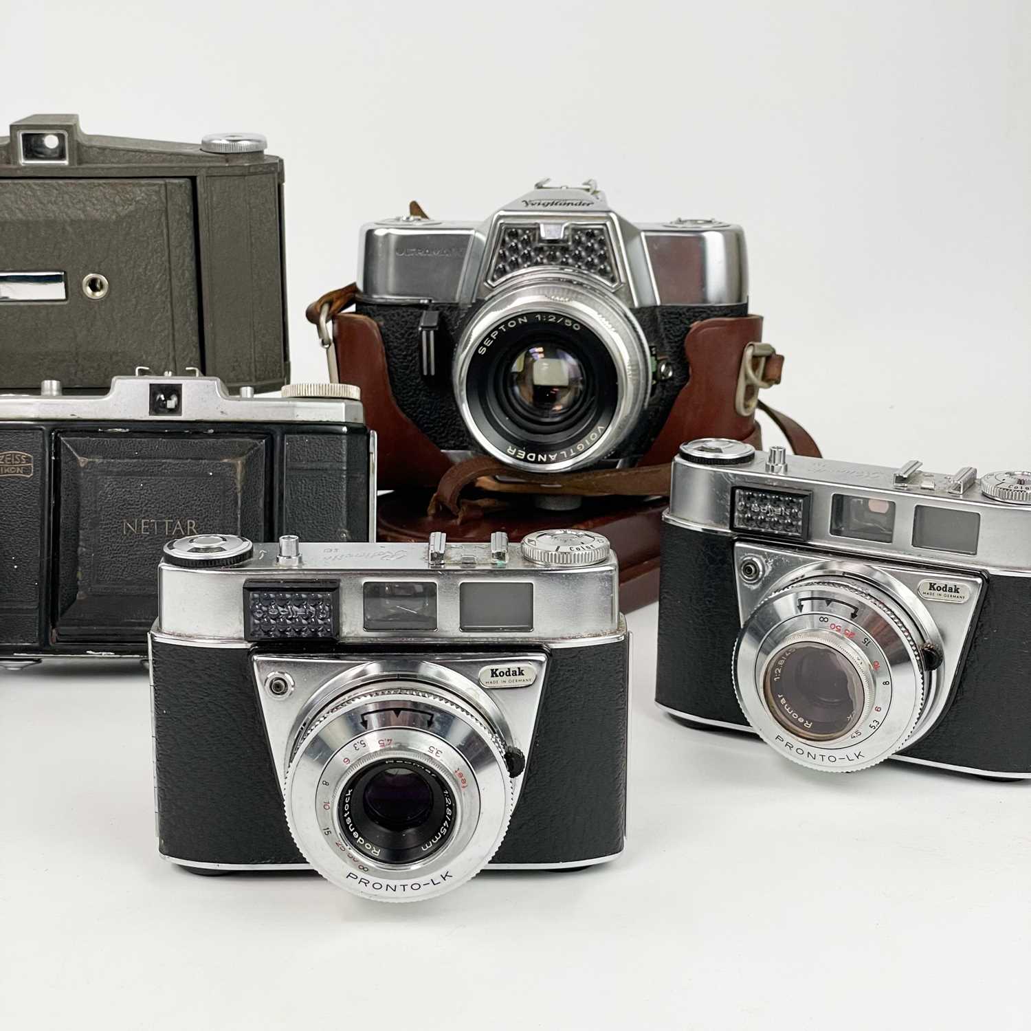 Lot 191 - A Zeiss Ikon Nettar camera.