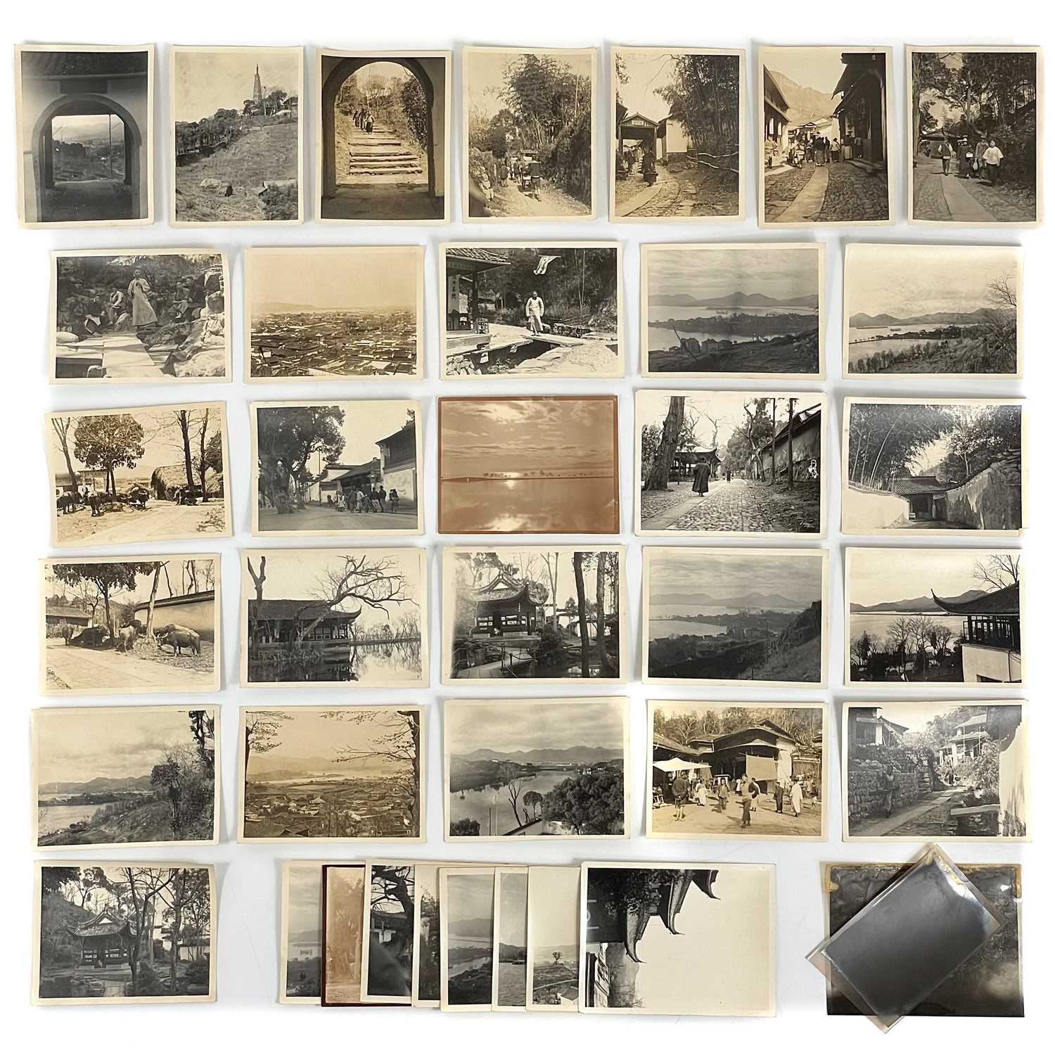 Lot 12 - A collection of early 20th century